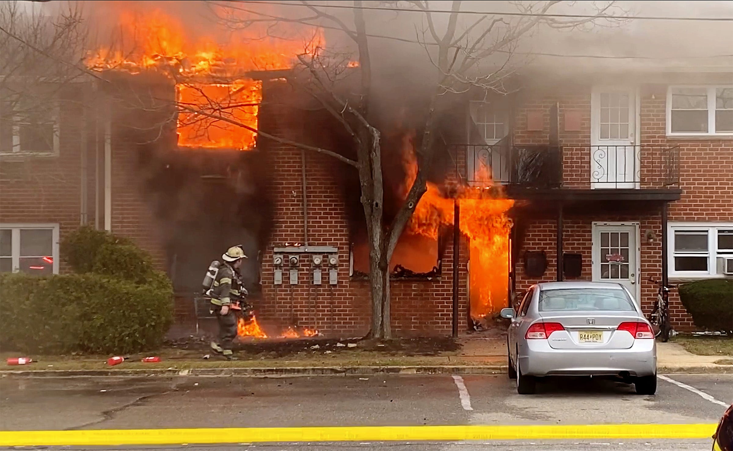 Lakewood NJ fire at Crestwood Manor displaces 20 families