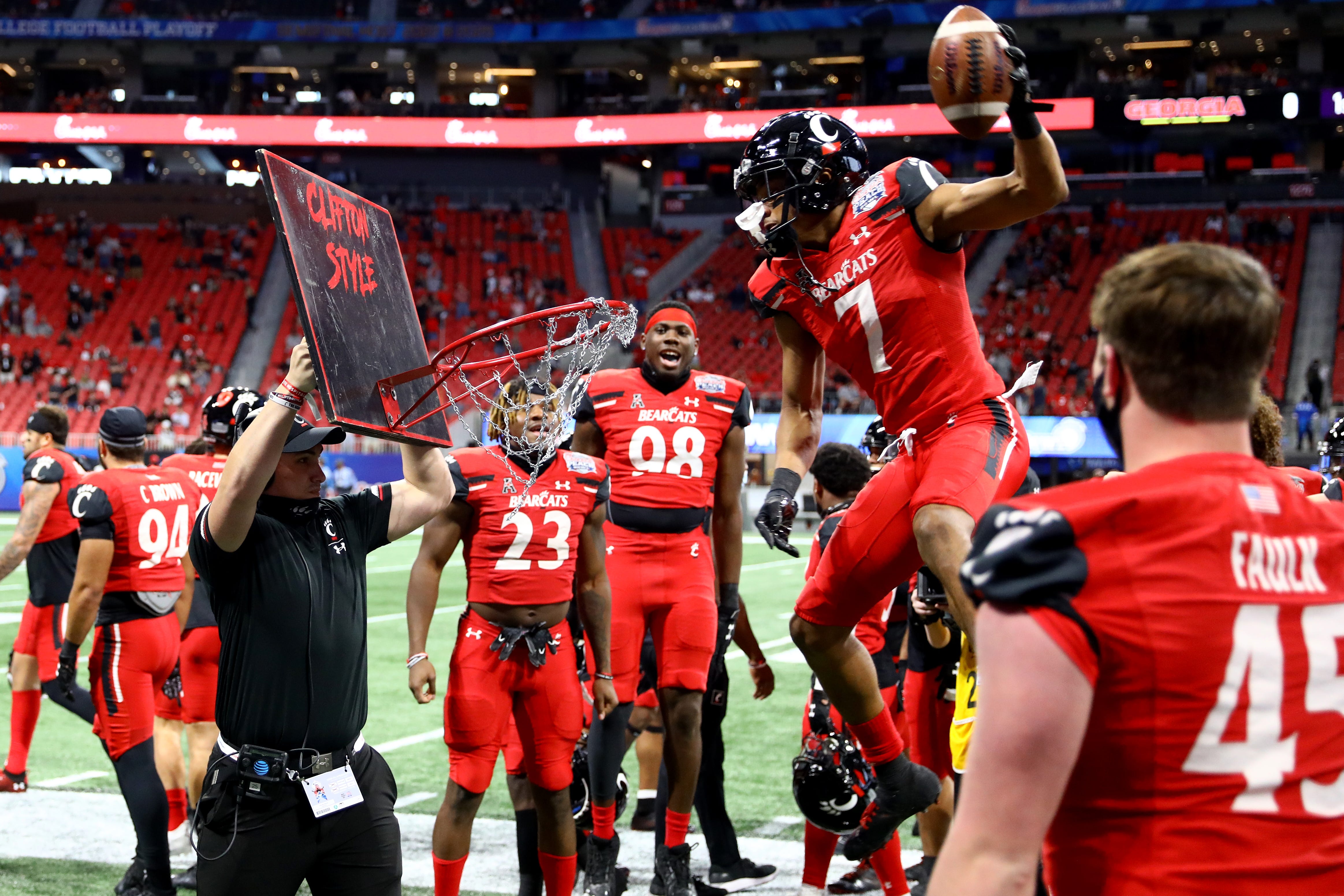 College football awards: UC Bearcats Coby Bryant wins Jim Thorpe Award