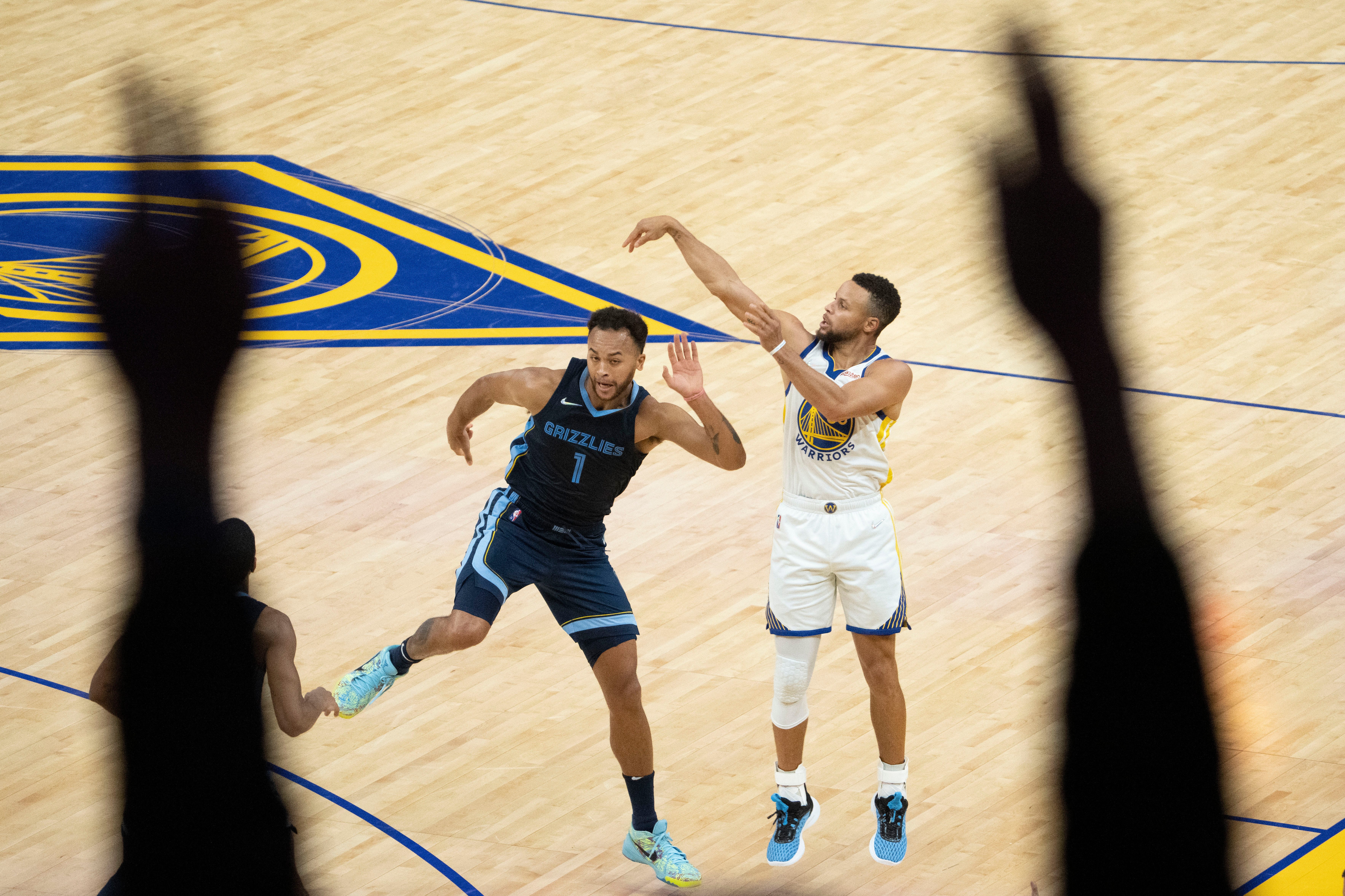 Stephen Curry 'revolutionized' NBA with 3-point shooting. Here's how.