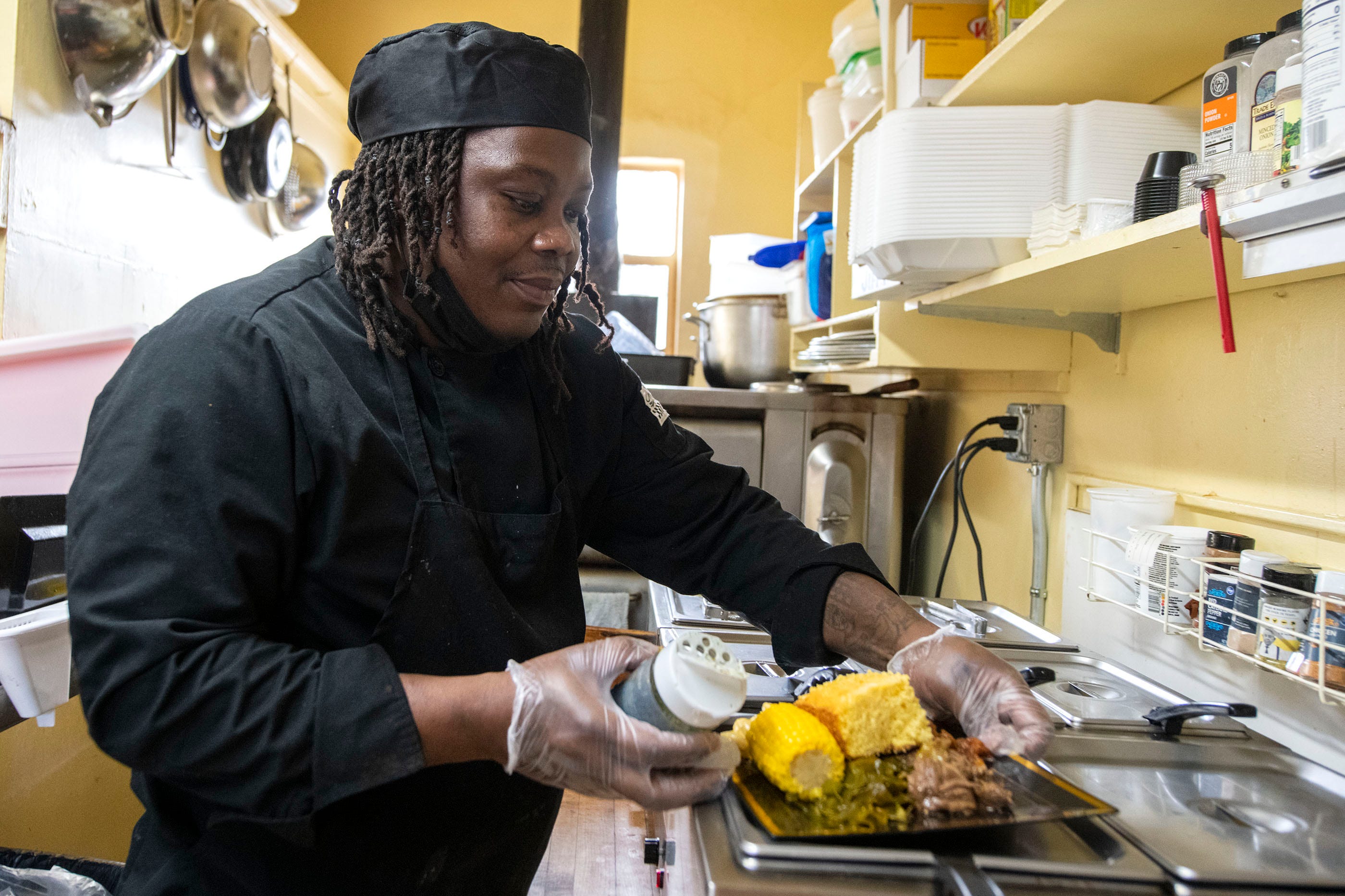 Peoria bar, Castle's Patio Inn, revamps menu with soul food, cupcakes