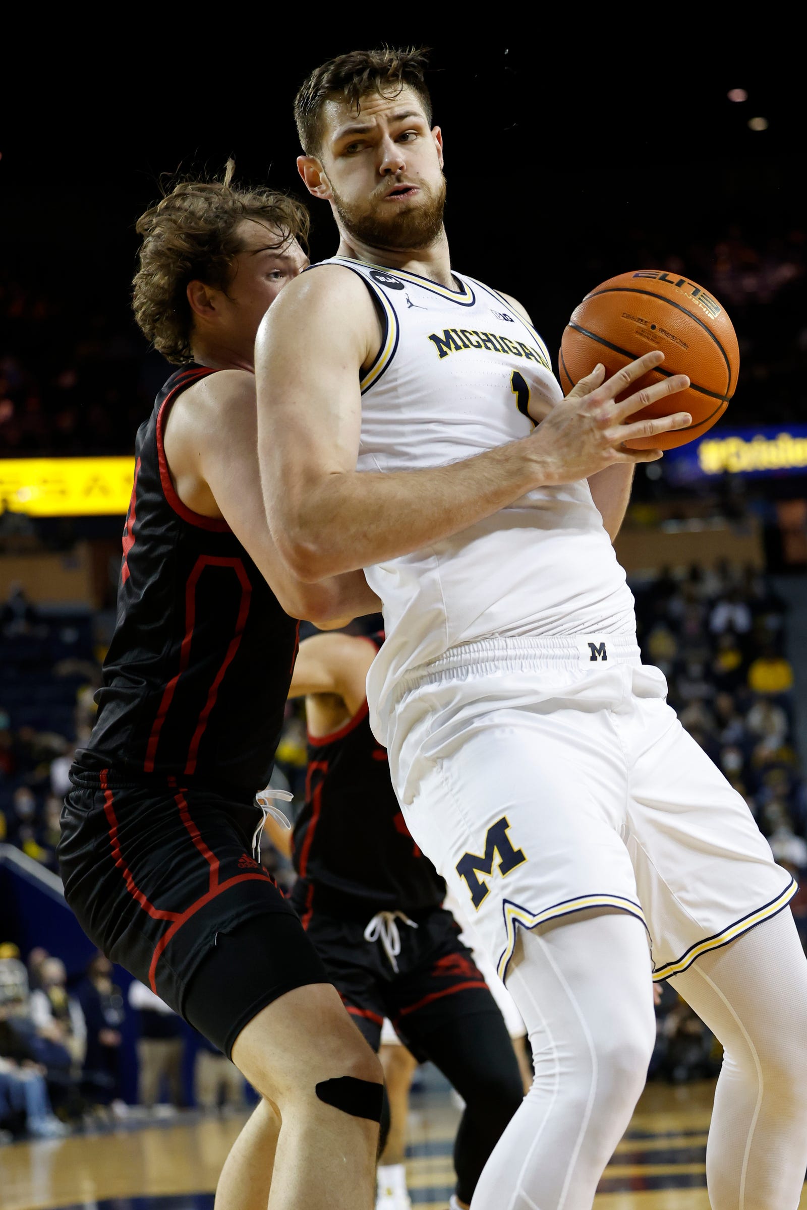 How Michigan is creating better offense for Hunter Dickinson