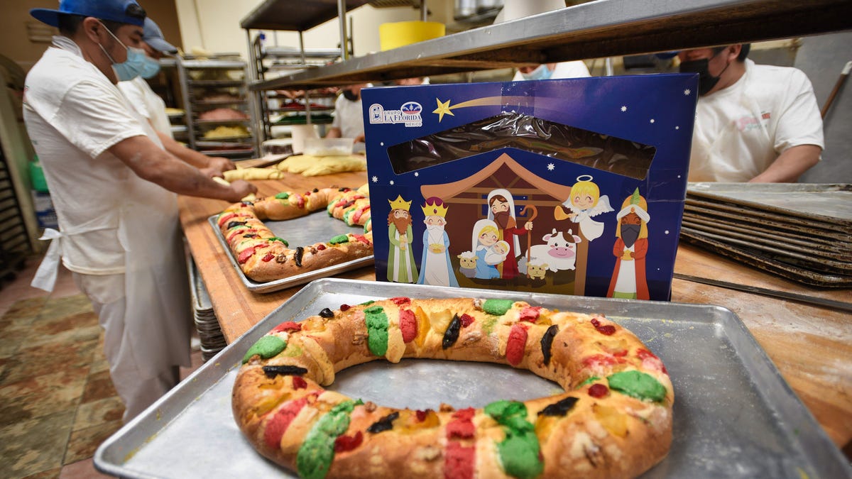 Making Three Kings Day bread