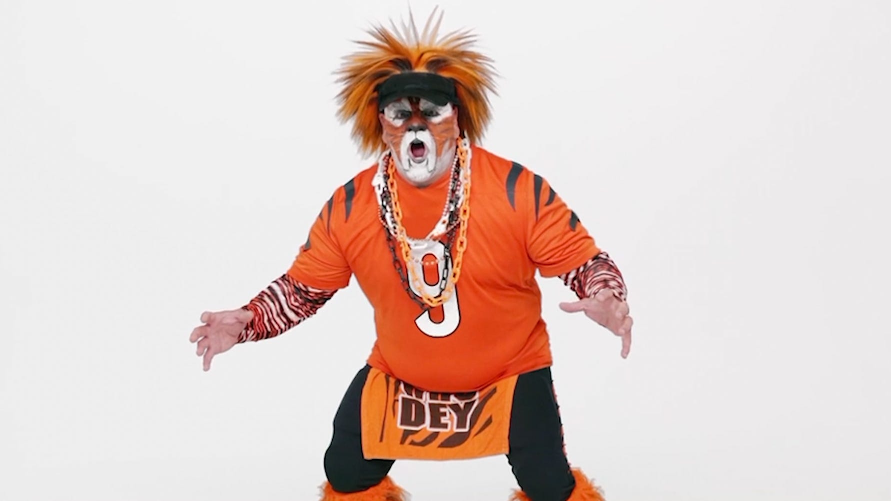 Cincinnati Bengals superfan transforms into 'Tony Da Tiger' every game