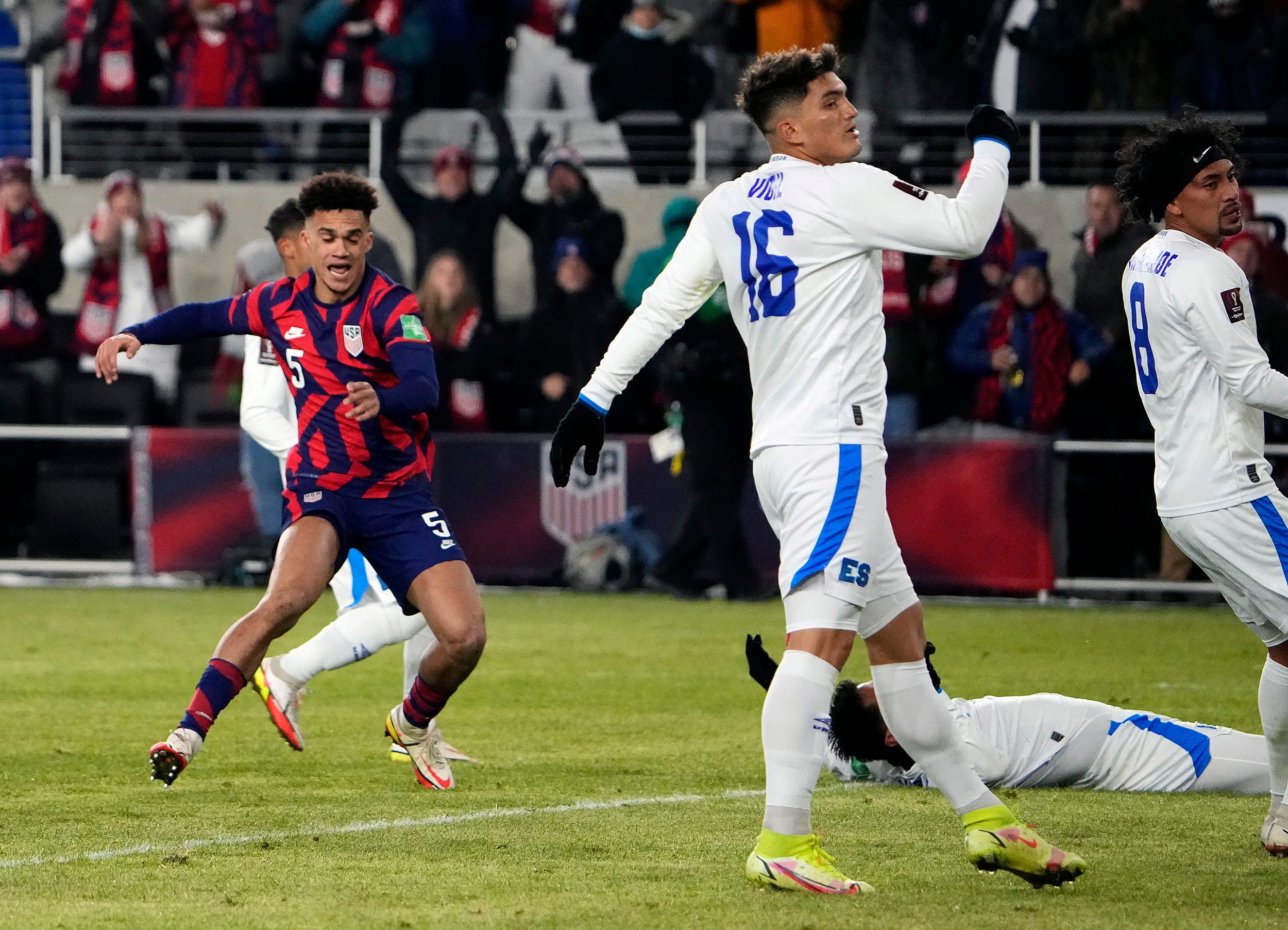 Robinson scores game-winner for USMNT in 1-0 victory over El Salvador