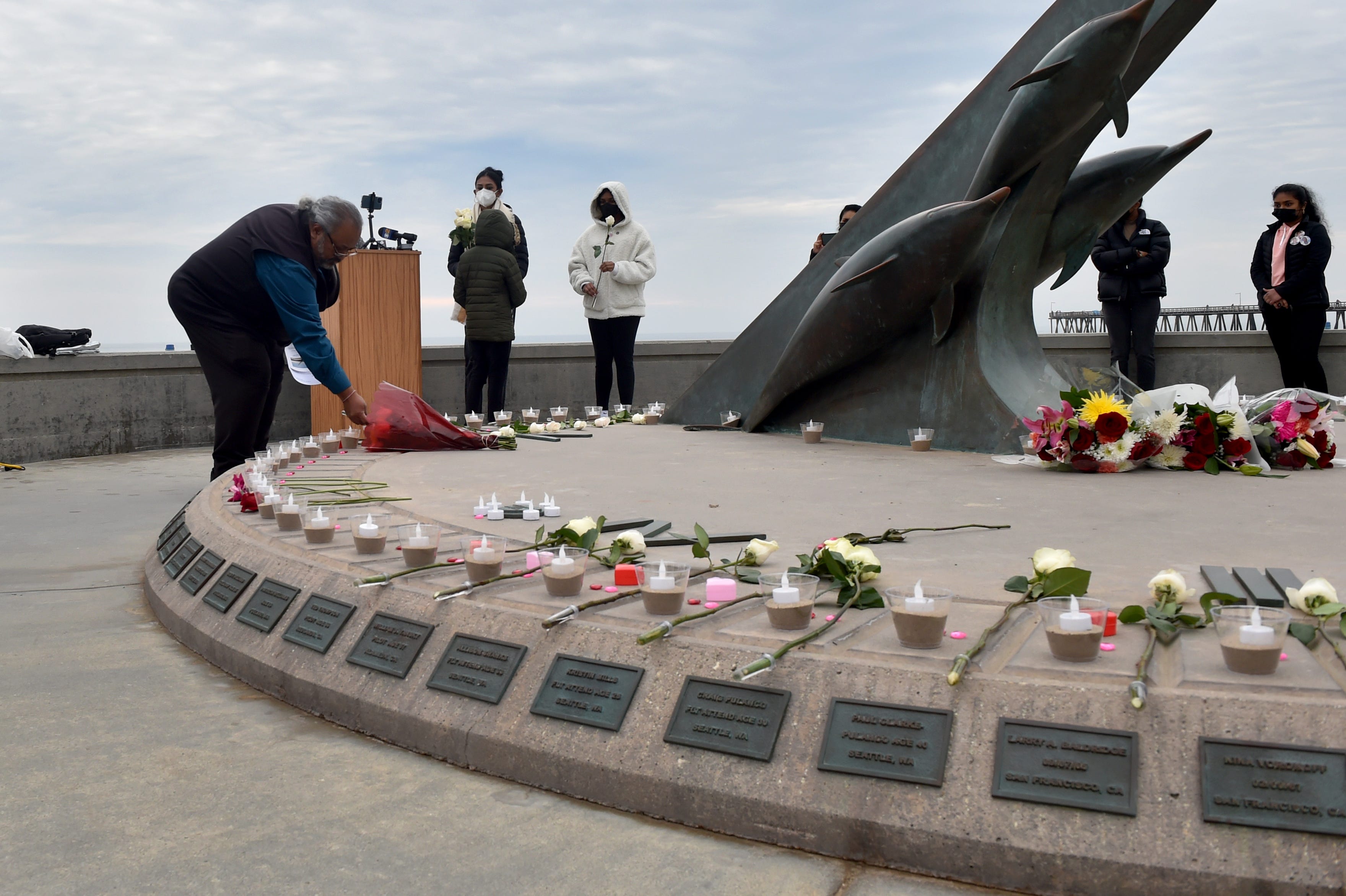 Memorial honors 88 lost in Alaska Flight 261 crash