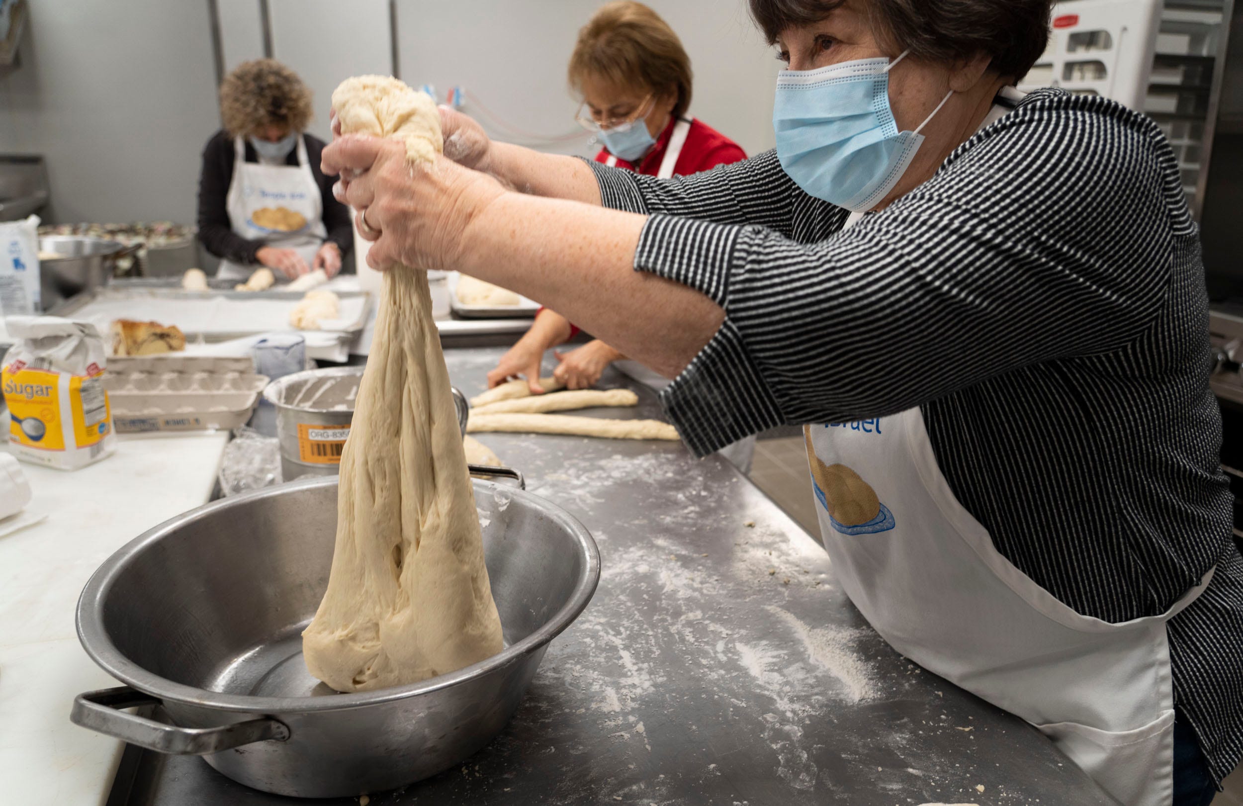 Baking challah for homeless Jewish women's social justice program