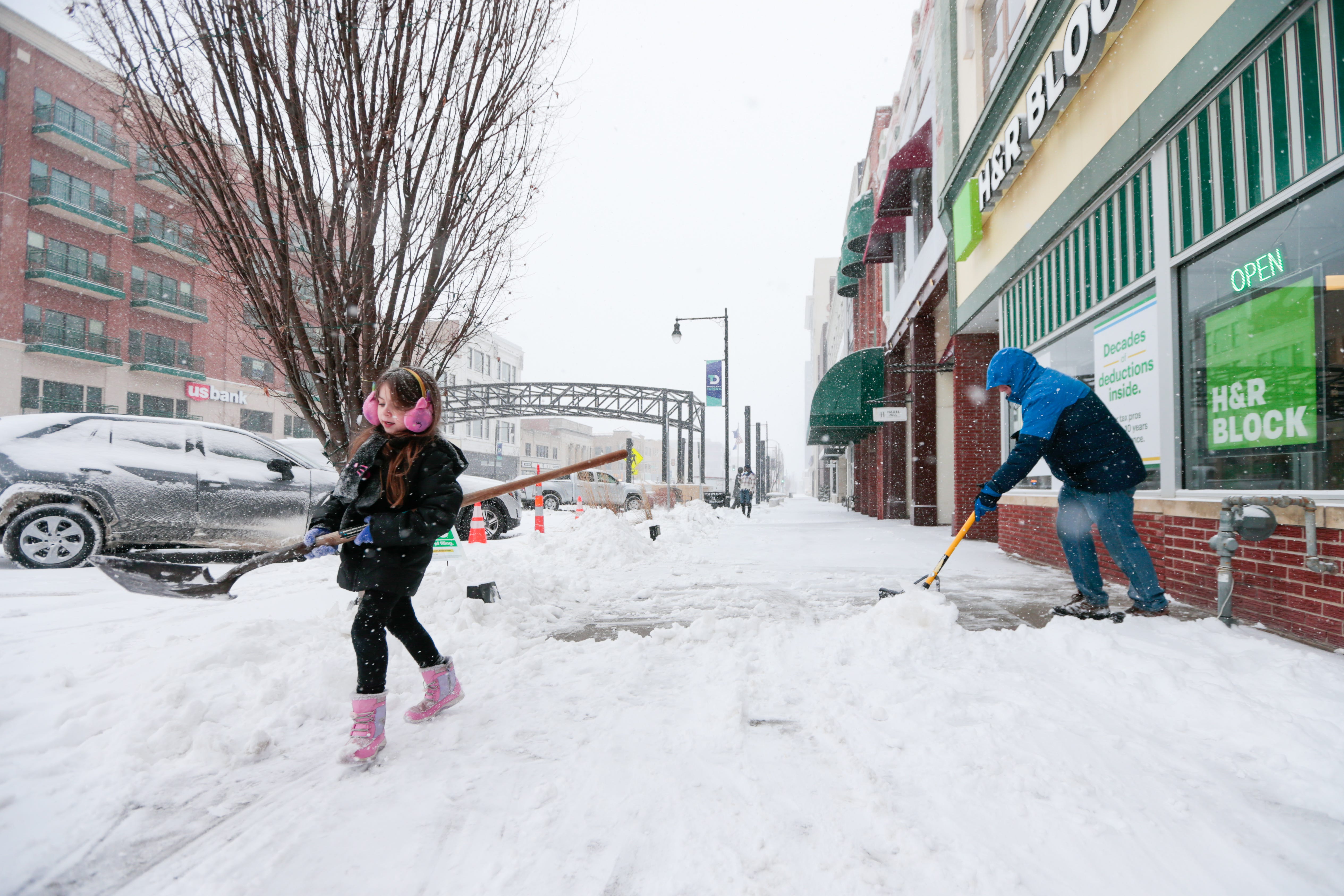 Topeka-area winter storm snow totals, closings and weather updates