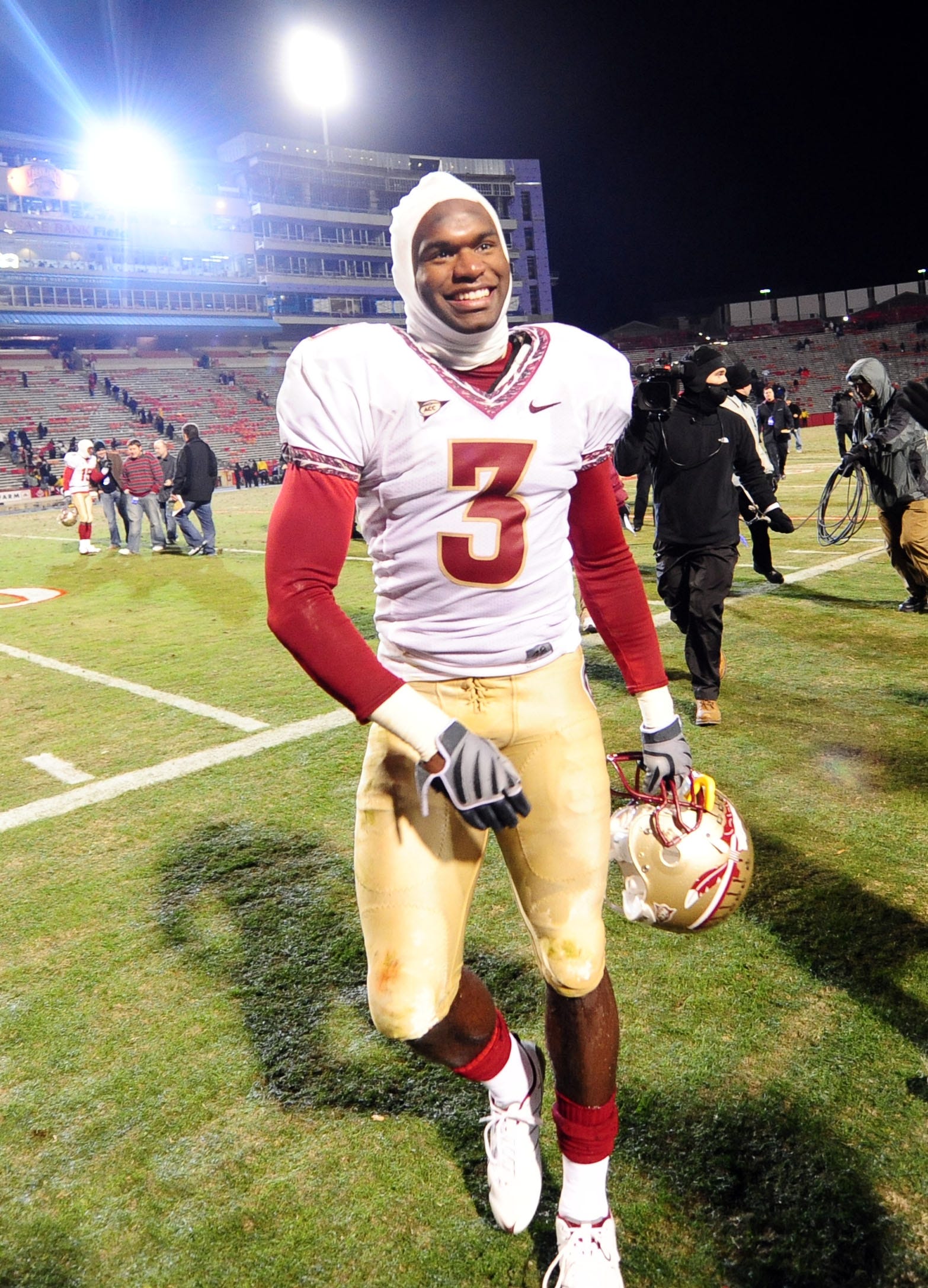 Myron Rolle, ex-Florida State star and now a neurosurgeon, giving back