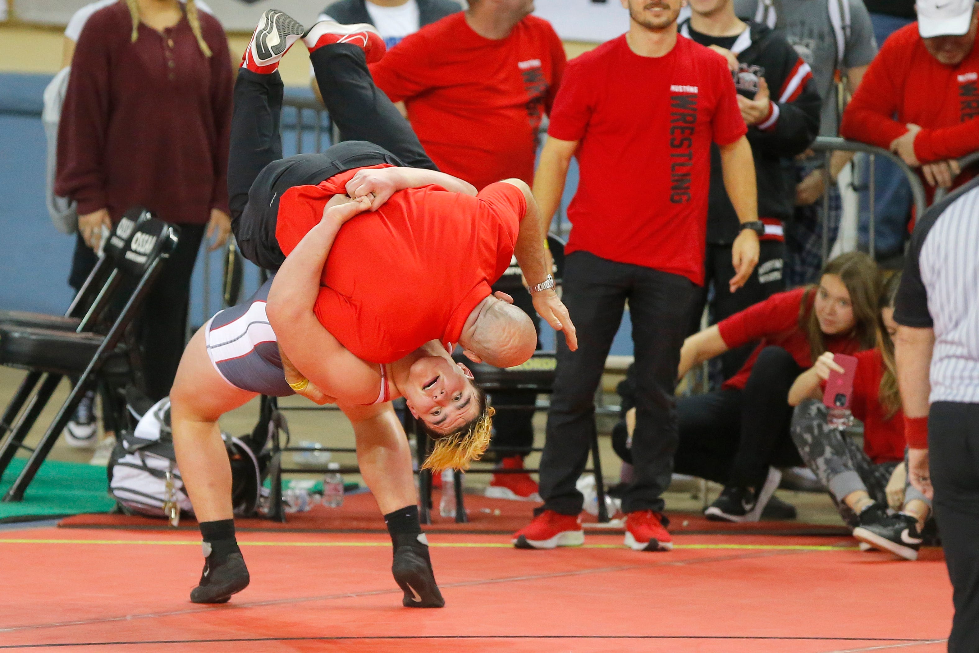 Oklahoma high school wrestling: Mustang coach Brian Picklo resigns