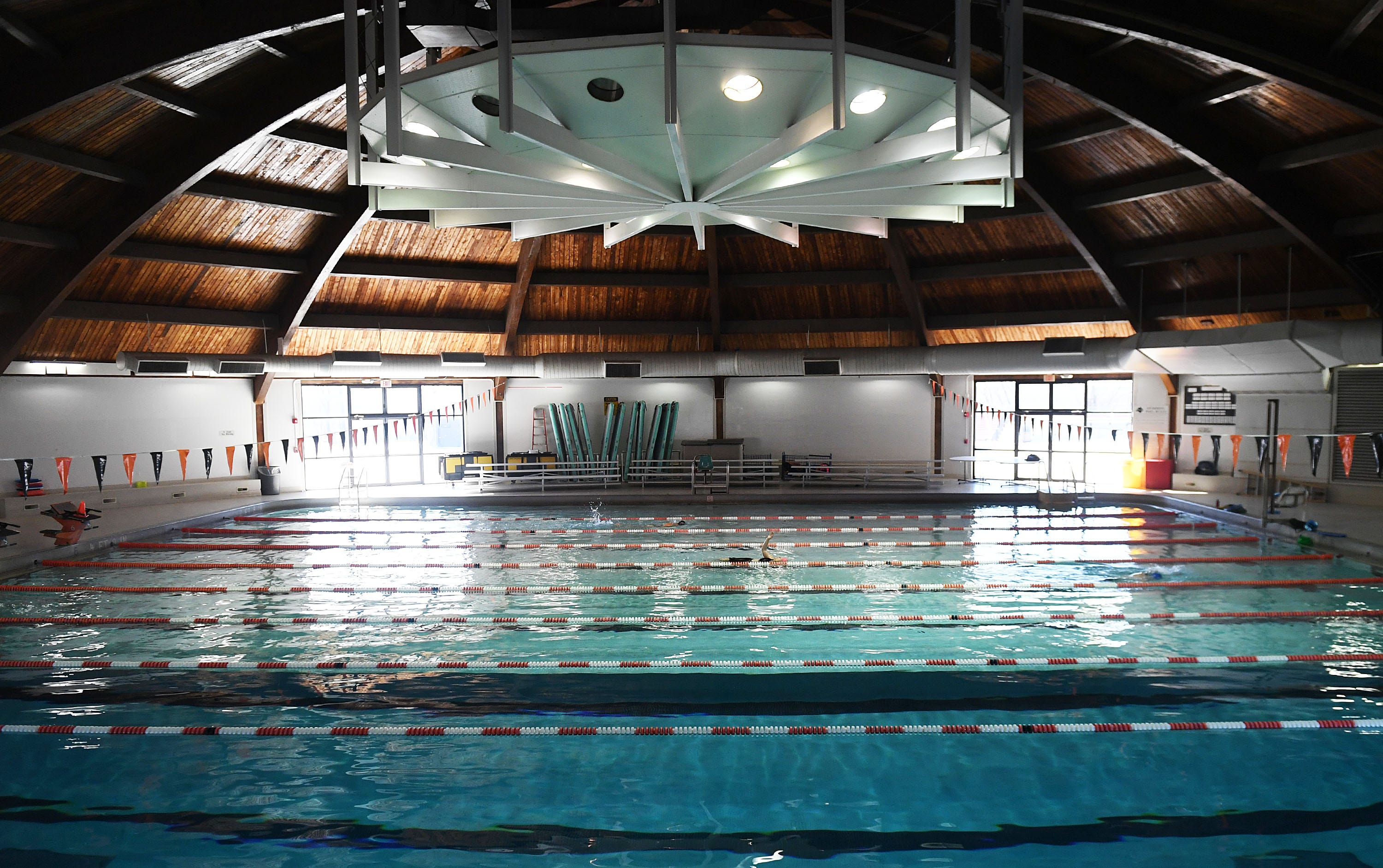 Ames residents enjoy one last swim at pool's last day of operation