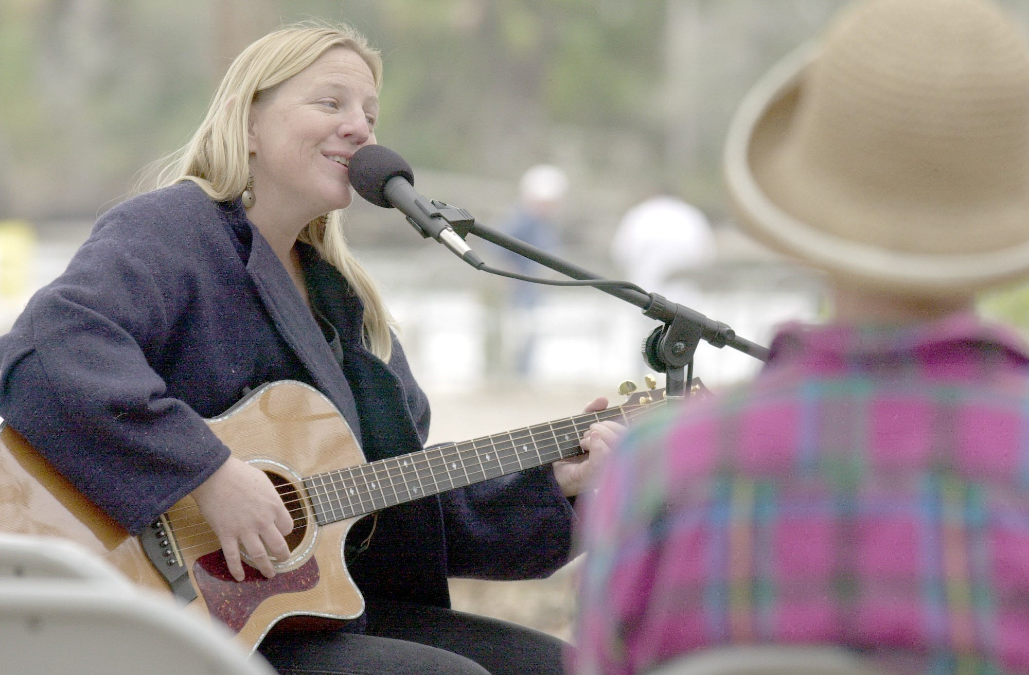 Sarasota folk singer-songwriter, musician Mindy Simmons dies at 63