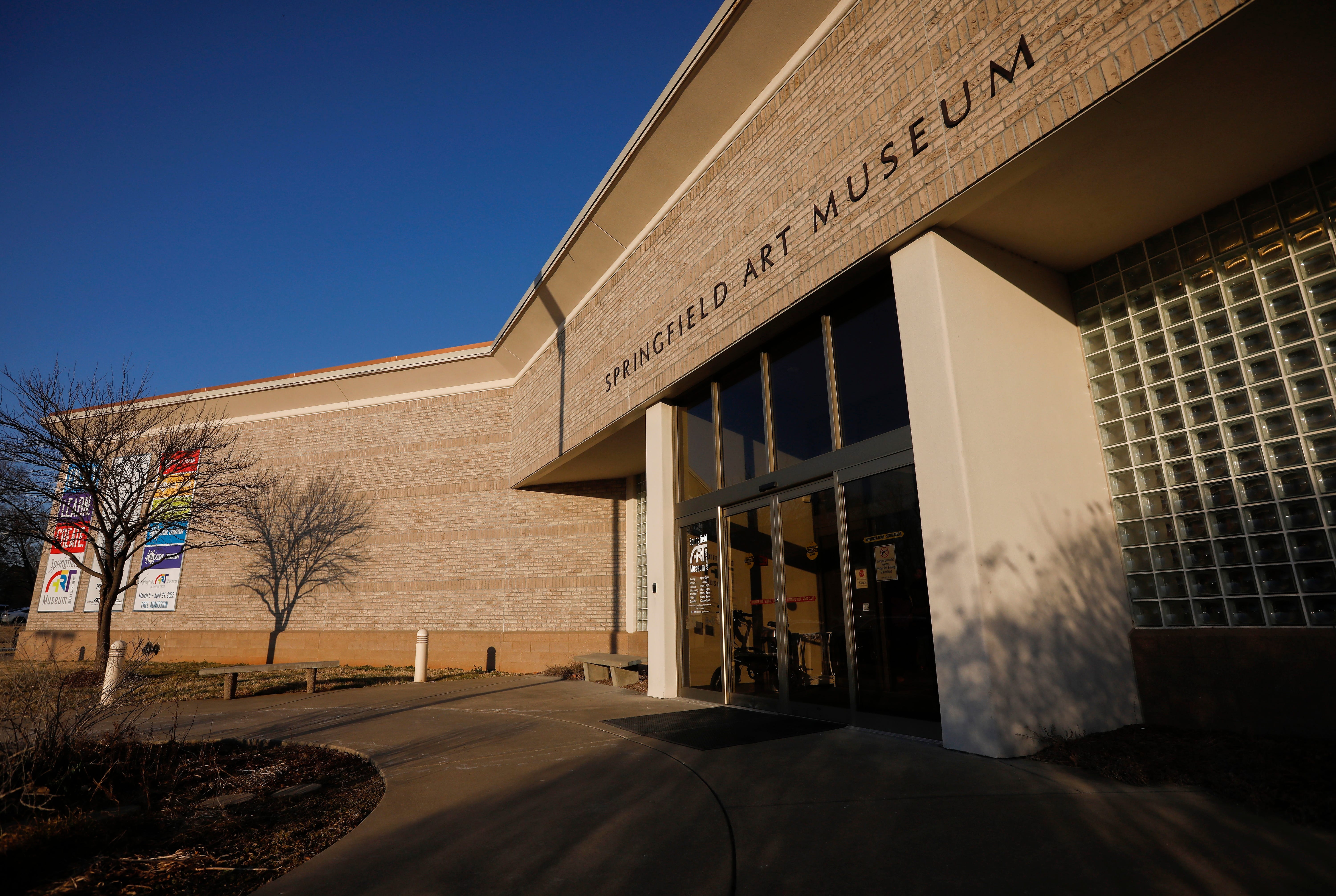 Springfield Art Museum to host 10 exhibitions, return of art classes