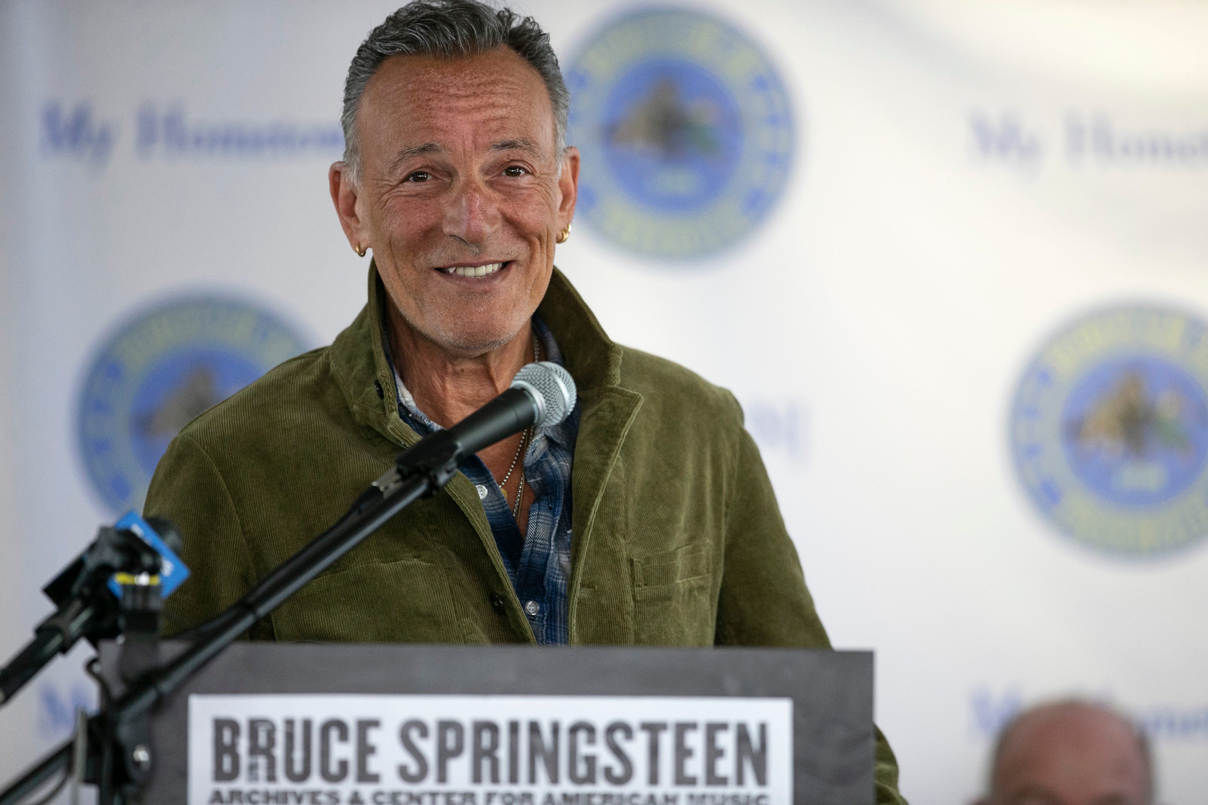 Bruce Springsteen center coming to his hometown of Freehold, NJ
