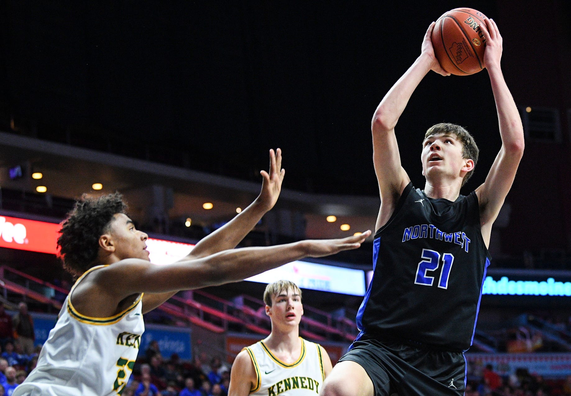 Pryce Sandfort joins brother Payton, commits to Iowa men's basketball