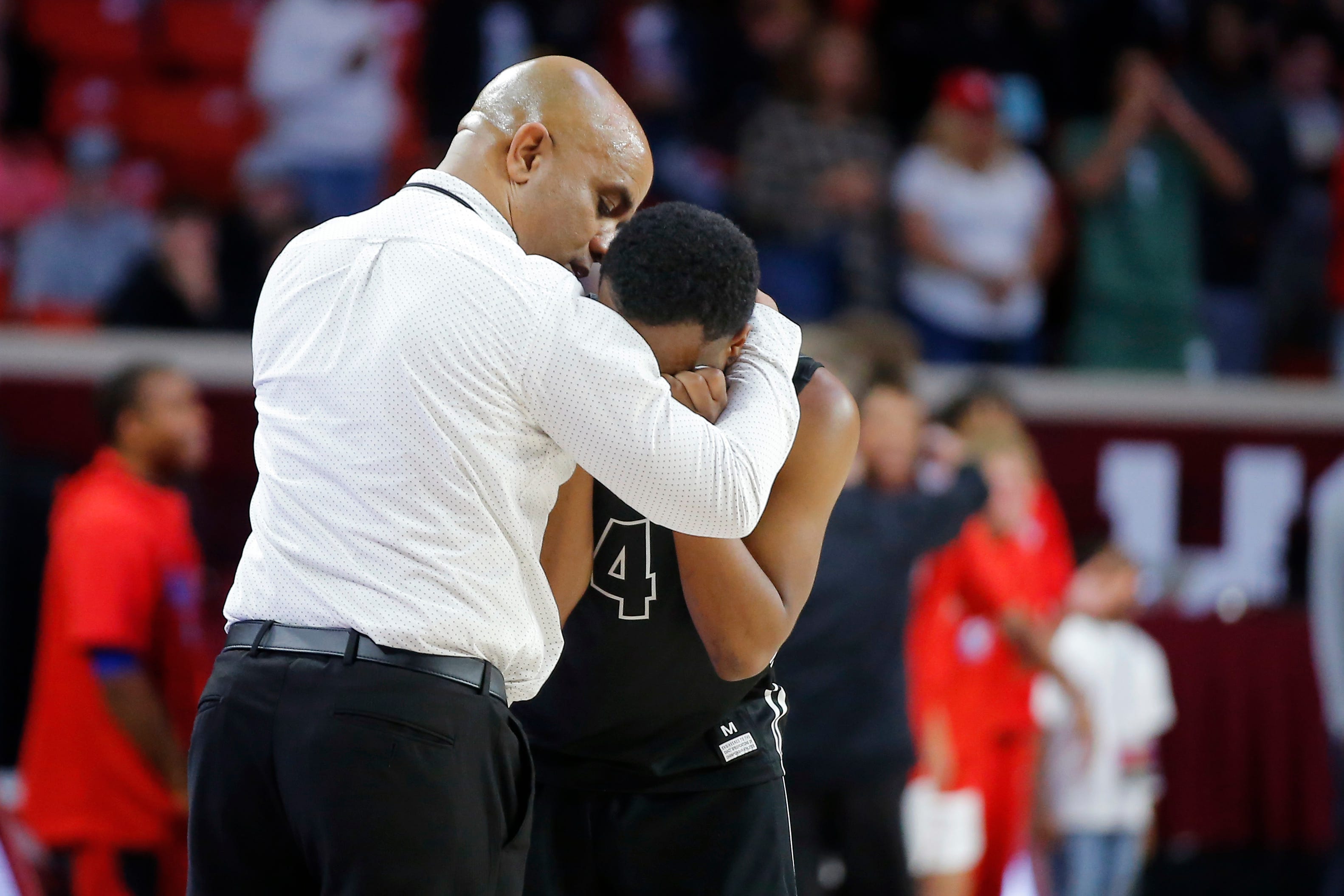 Del City buoyed basketball coach Lenny Hatchett during cancer fight