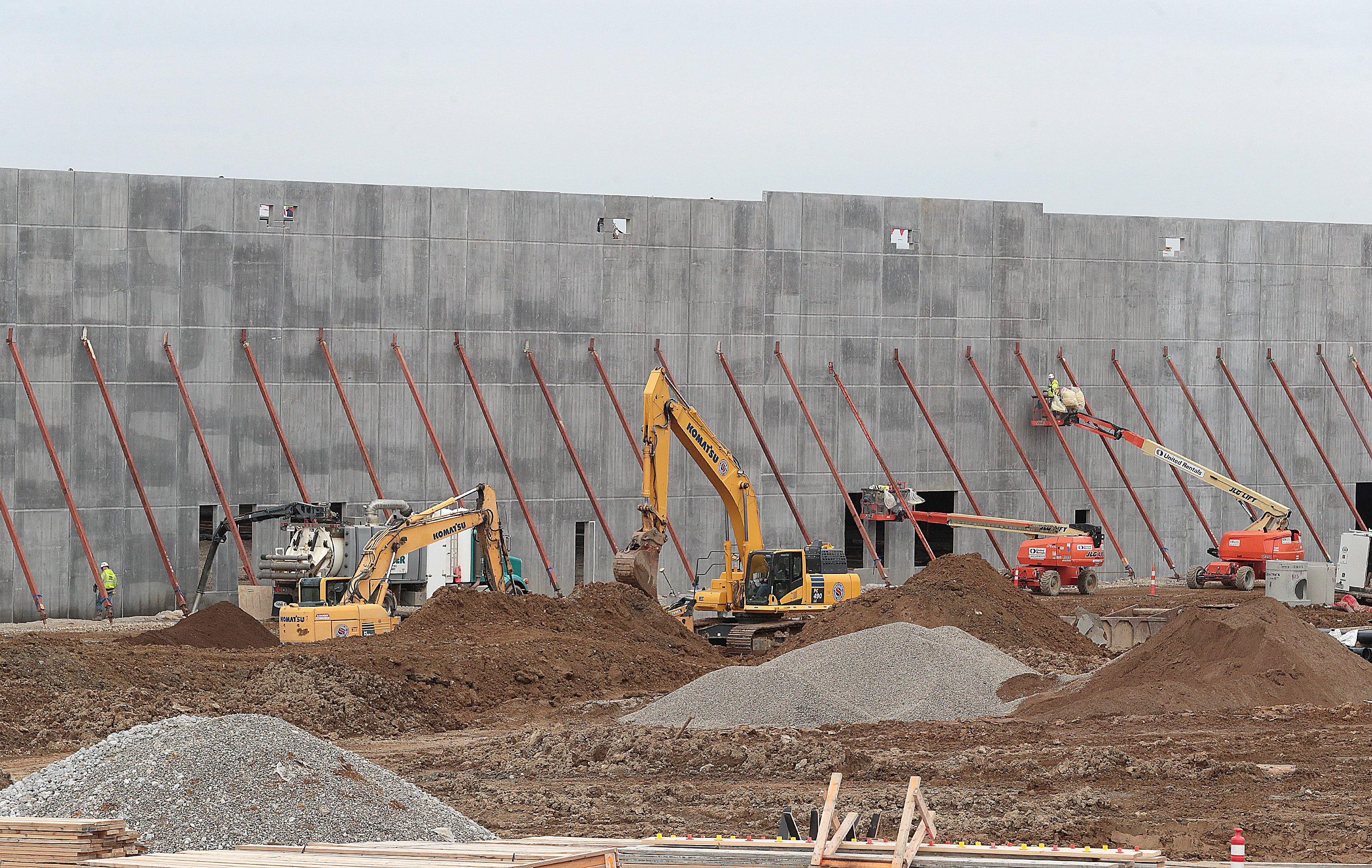 Work continues on Amazon's Canton plant, opening delayed until 2023