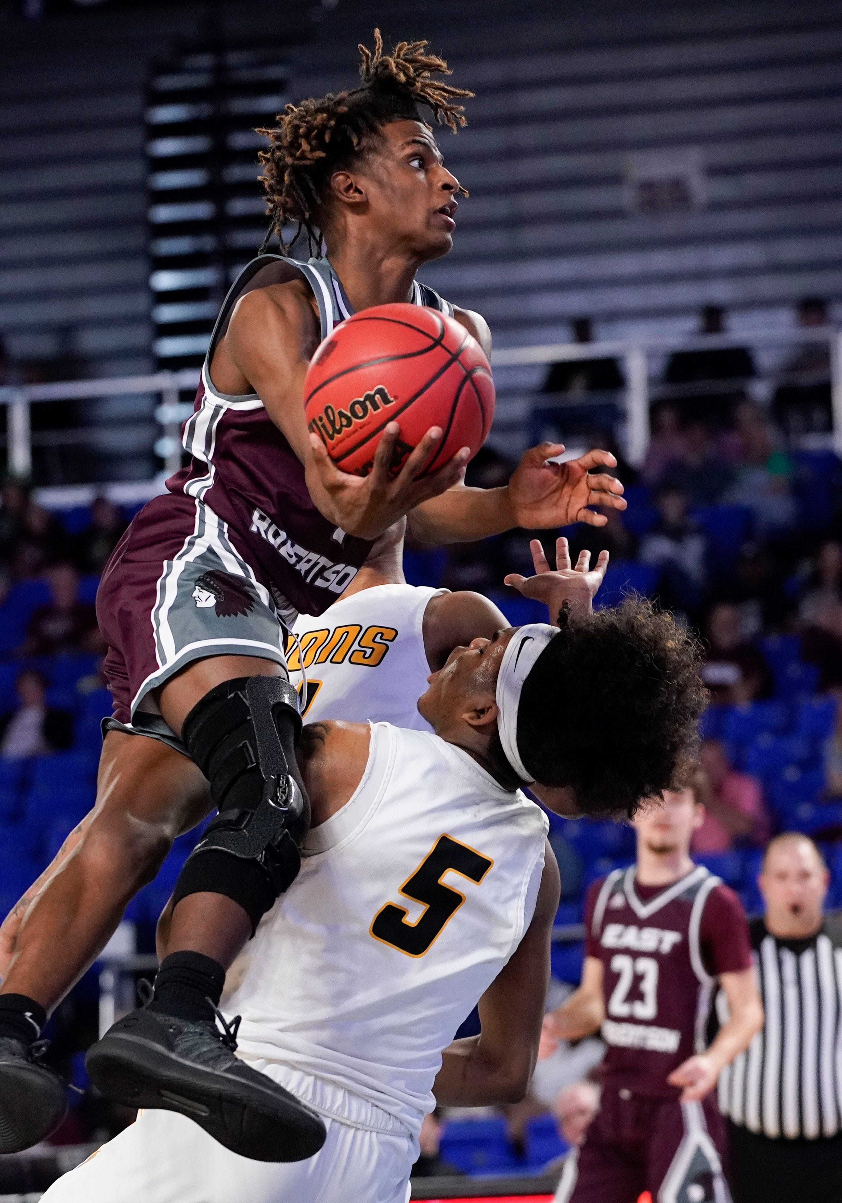 Groves family keys East Robertson basketball's quarterfinal win