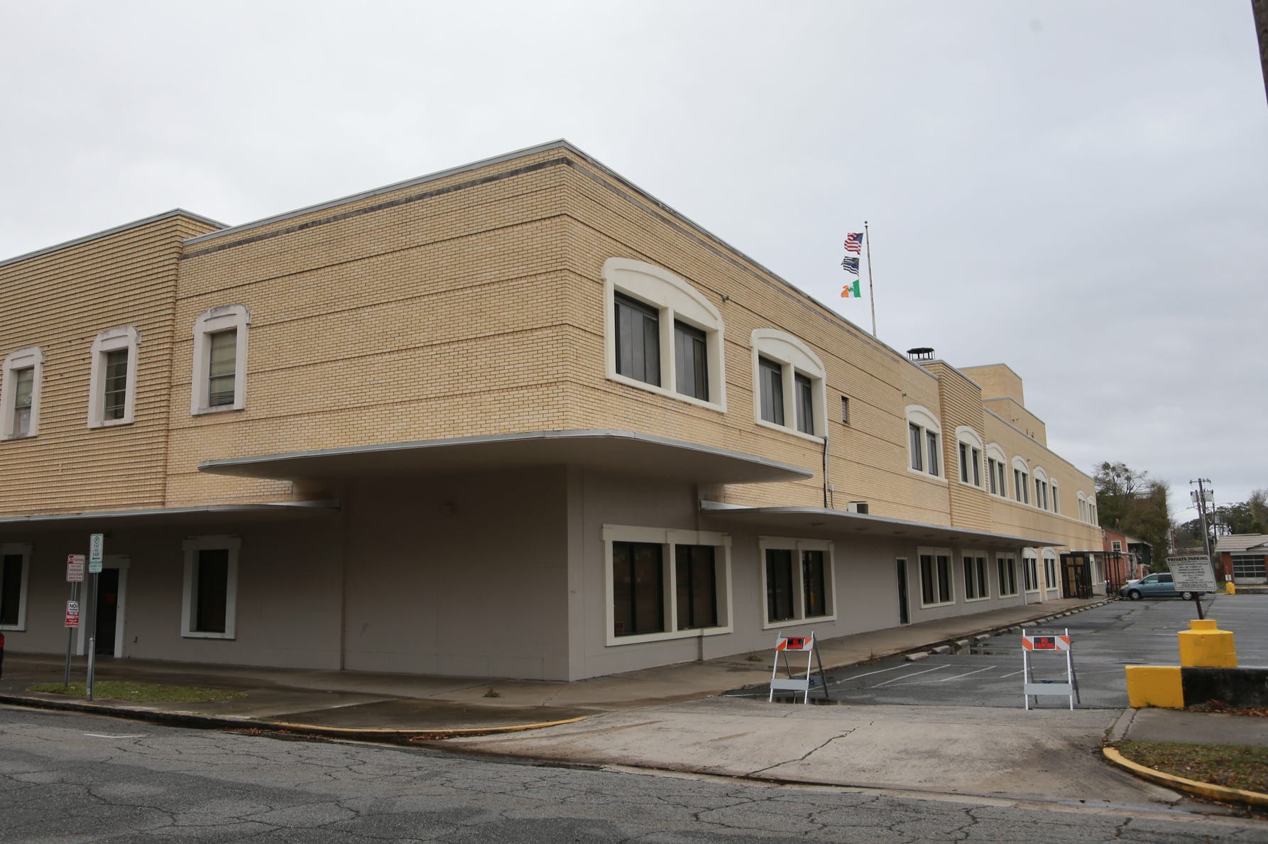 The old Savannah Sears building should not be a historic site