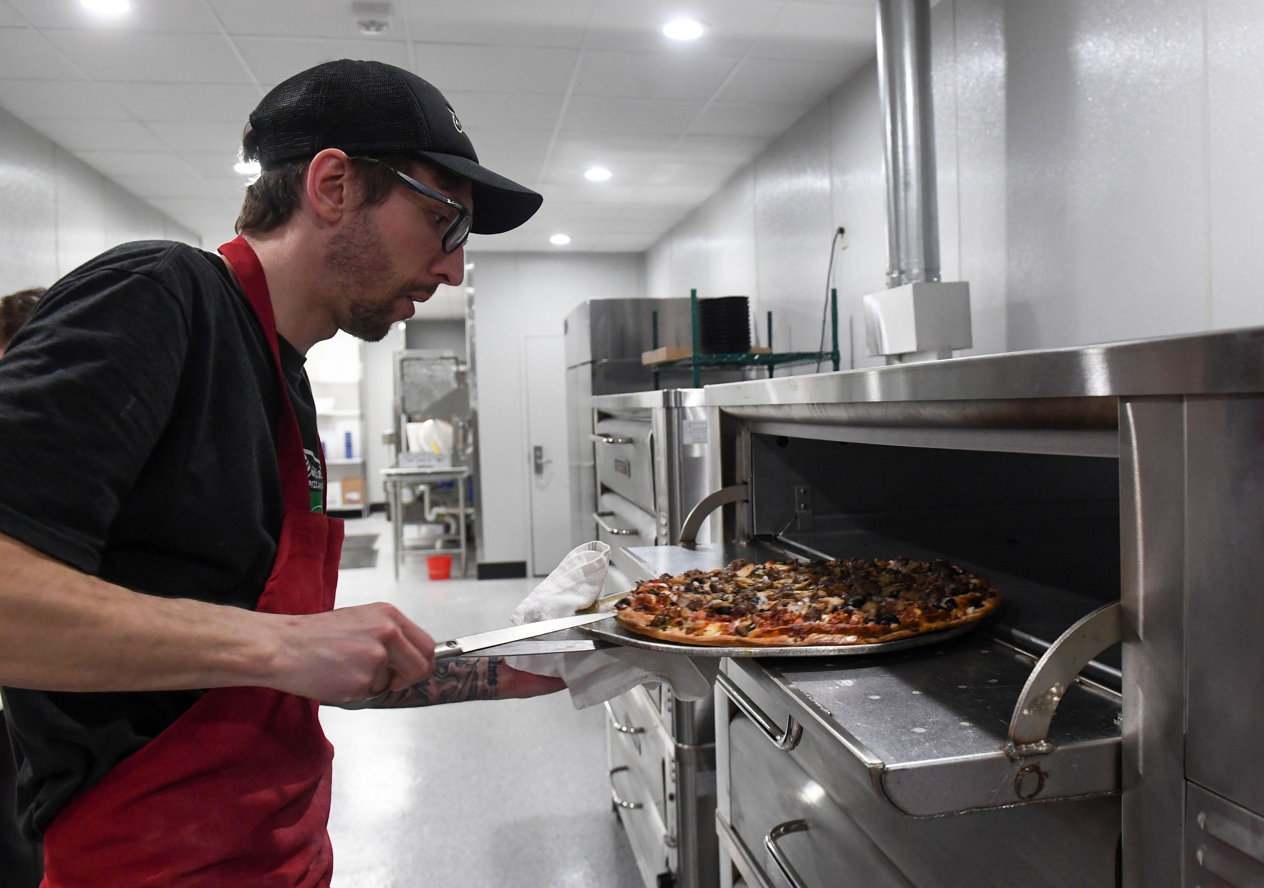 Charlie's Pizza, named best in state, celebrates Sioux Falls location