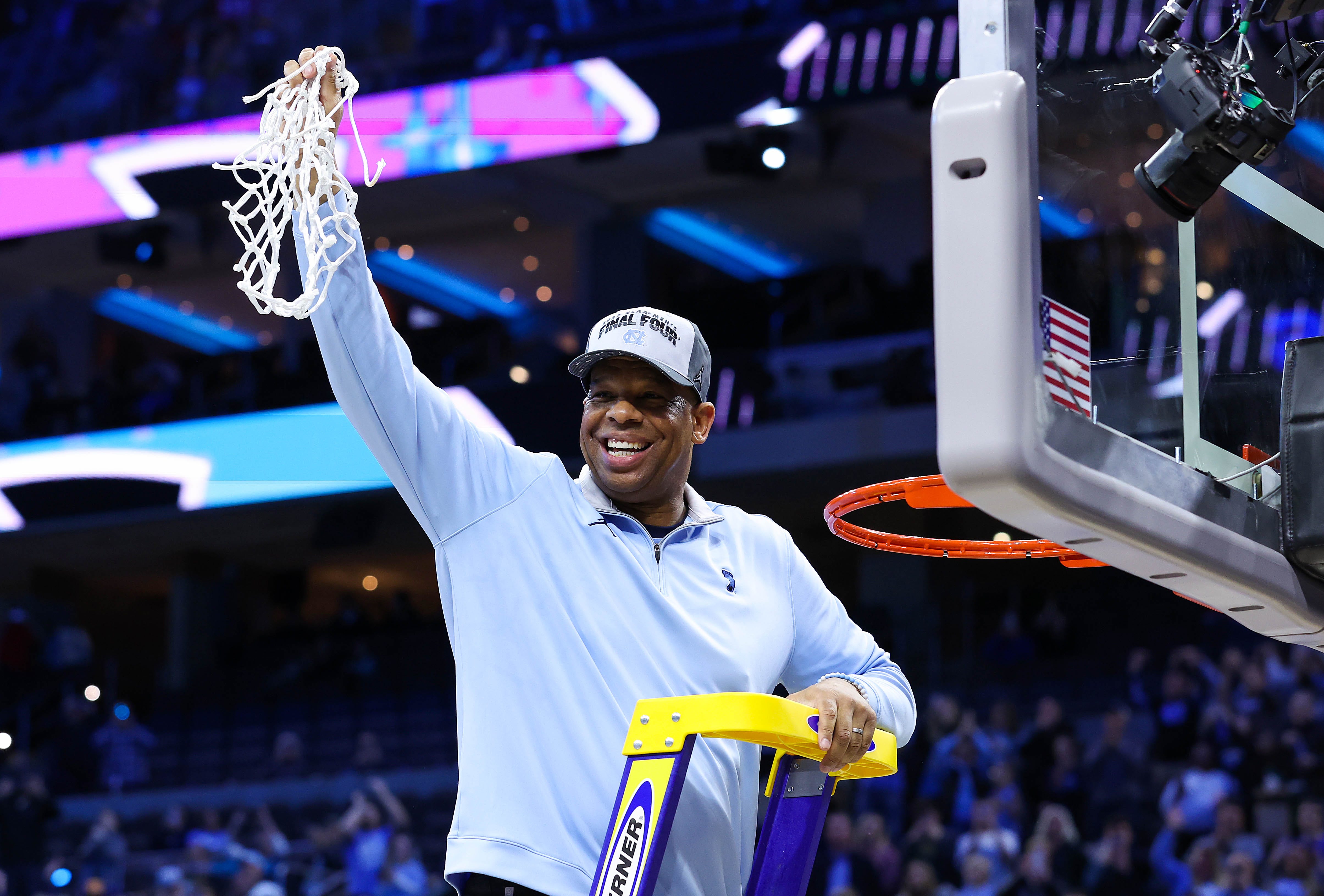 UNC coach Hubert Davis’ son Elijah Davis on run to Final Four vs. Duke