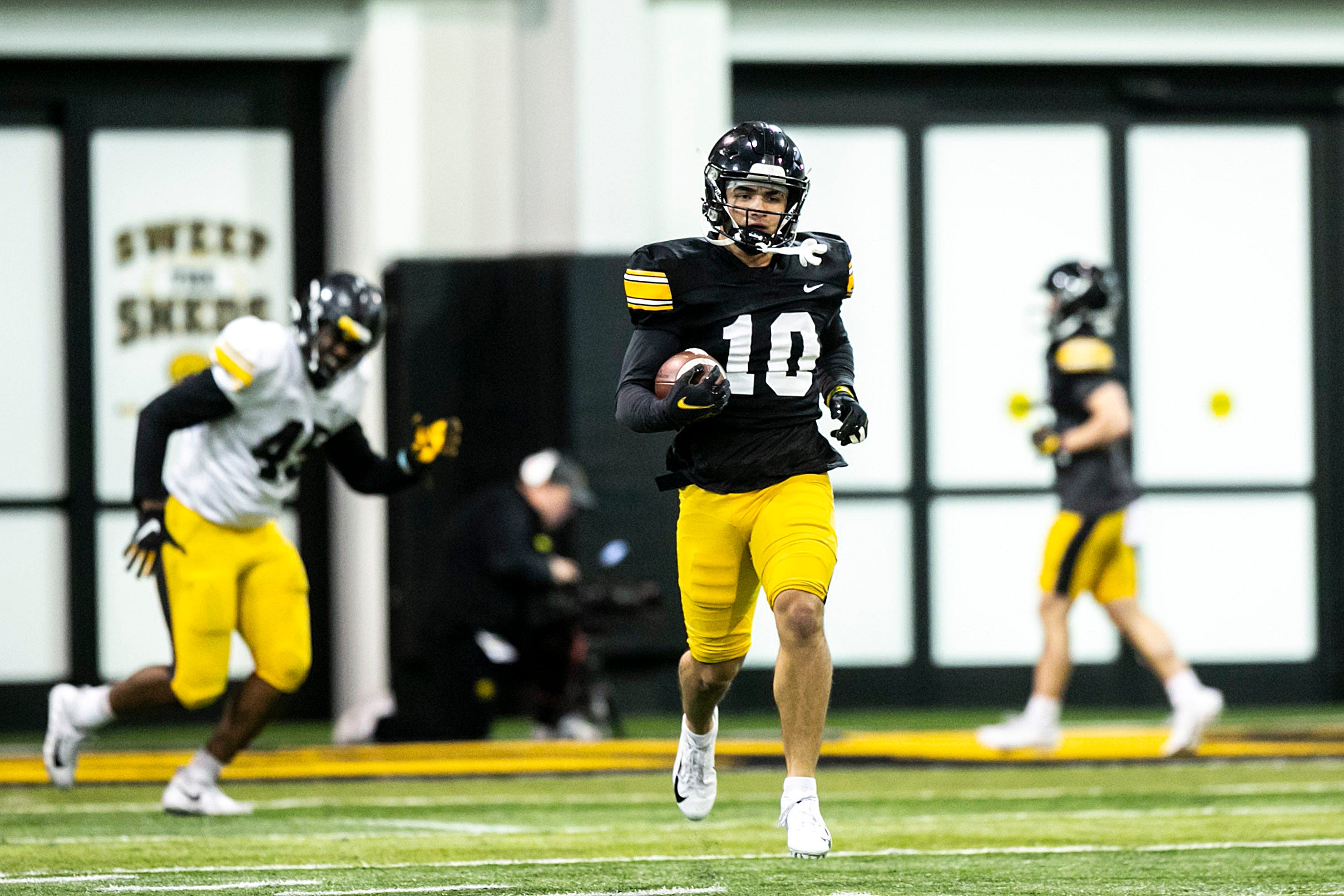 Examining Iowa football's receiver corps entering the summer