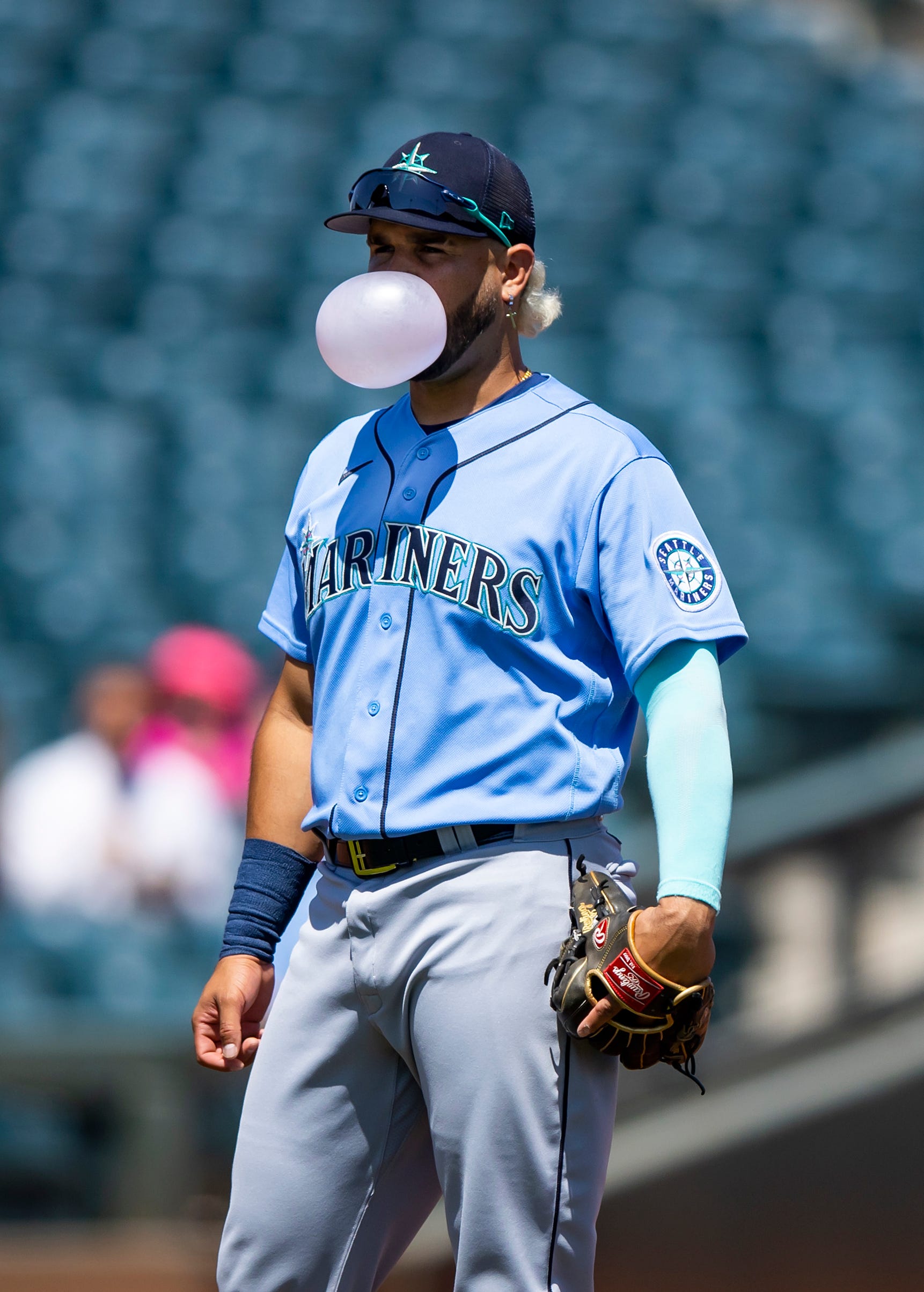 Dodgers re-sign Andrew Toles, who last played in 2018, in classy move