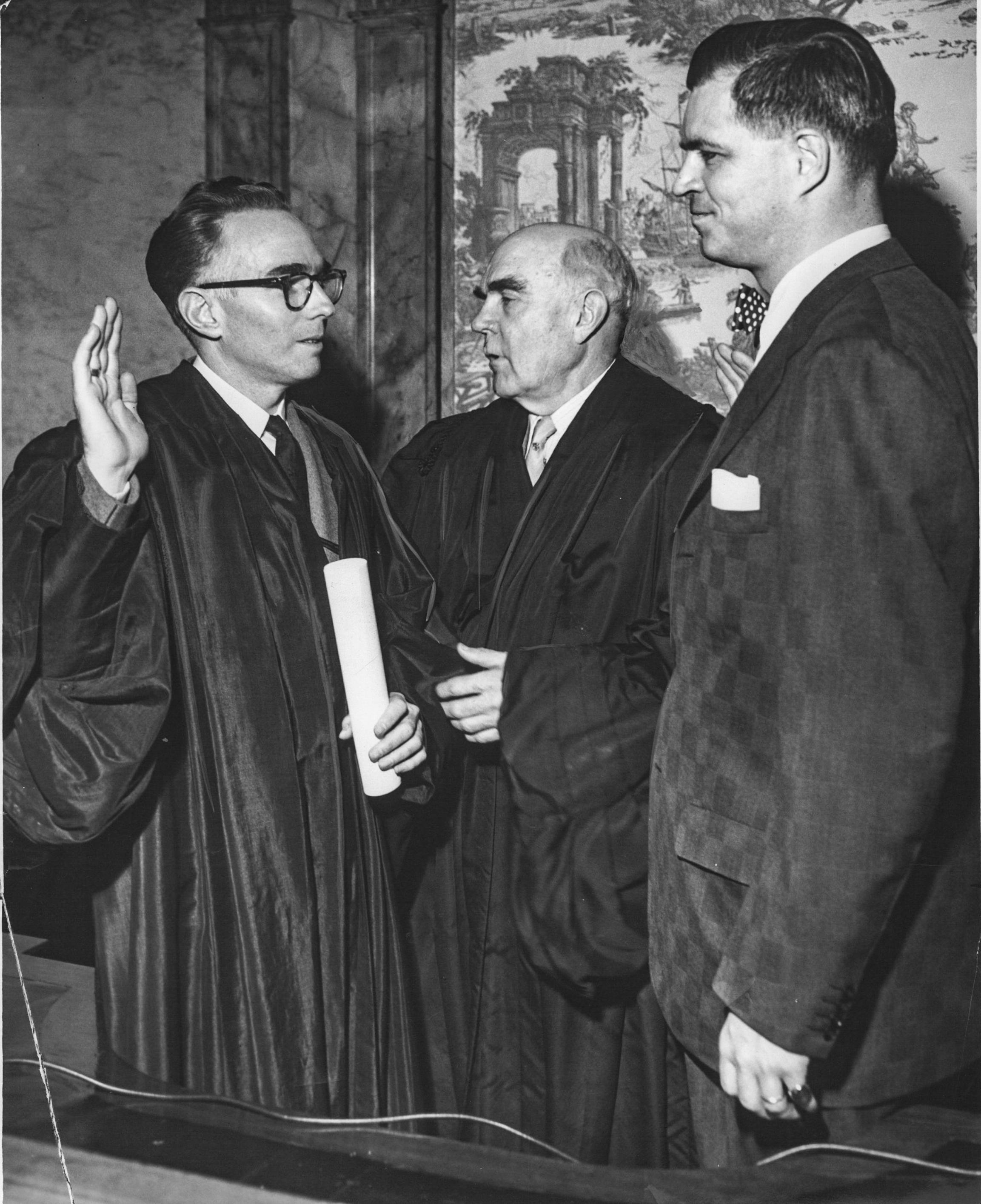 Albert Cobo defeats George Edwards in bitter 1949 mayoral race