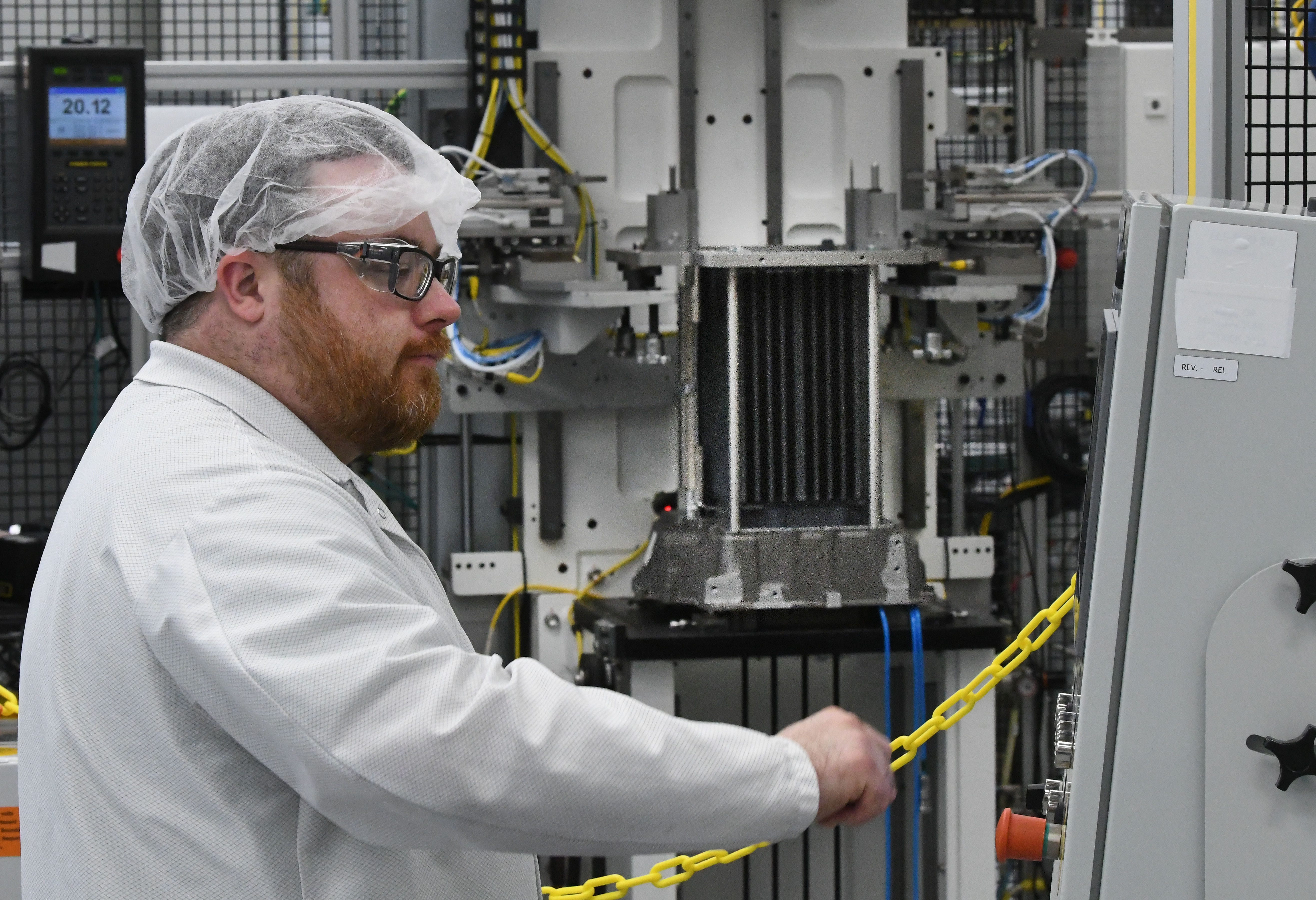 GM prepares to deploy fuel cells in real-world applications