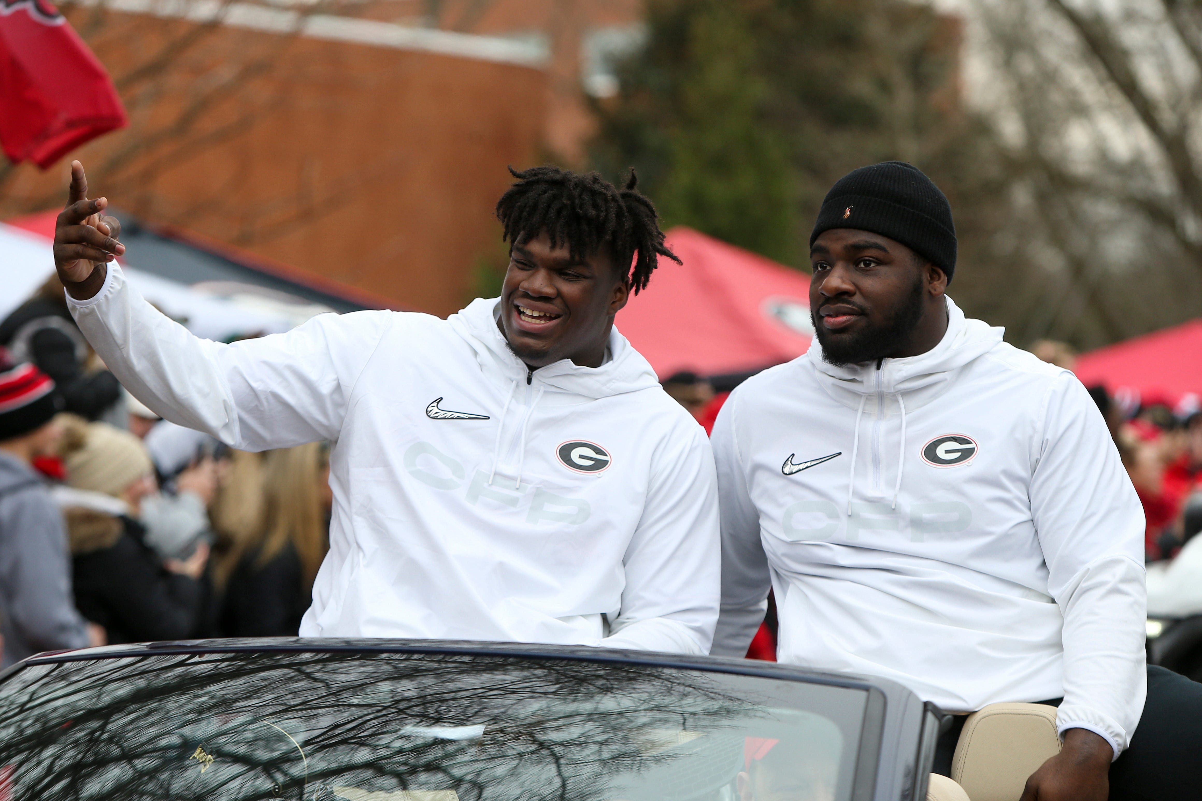 Georgia football: Jordan Davis & Devonte Wyatt too much for golf cart