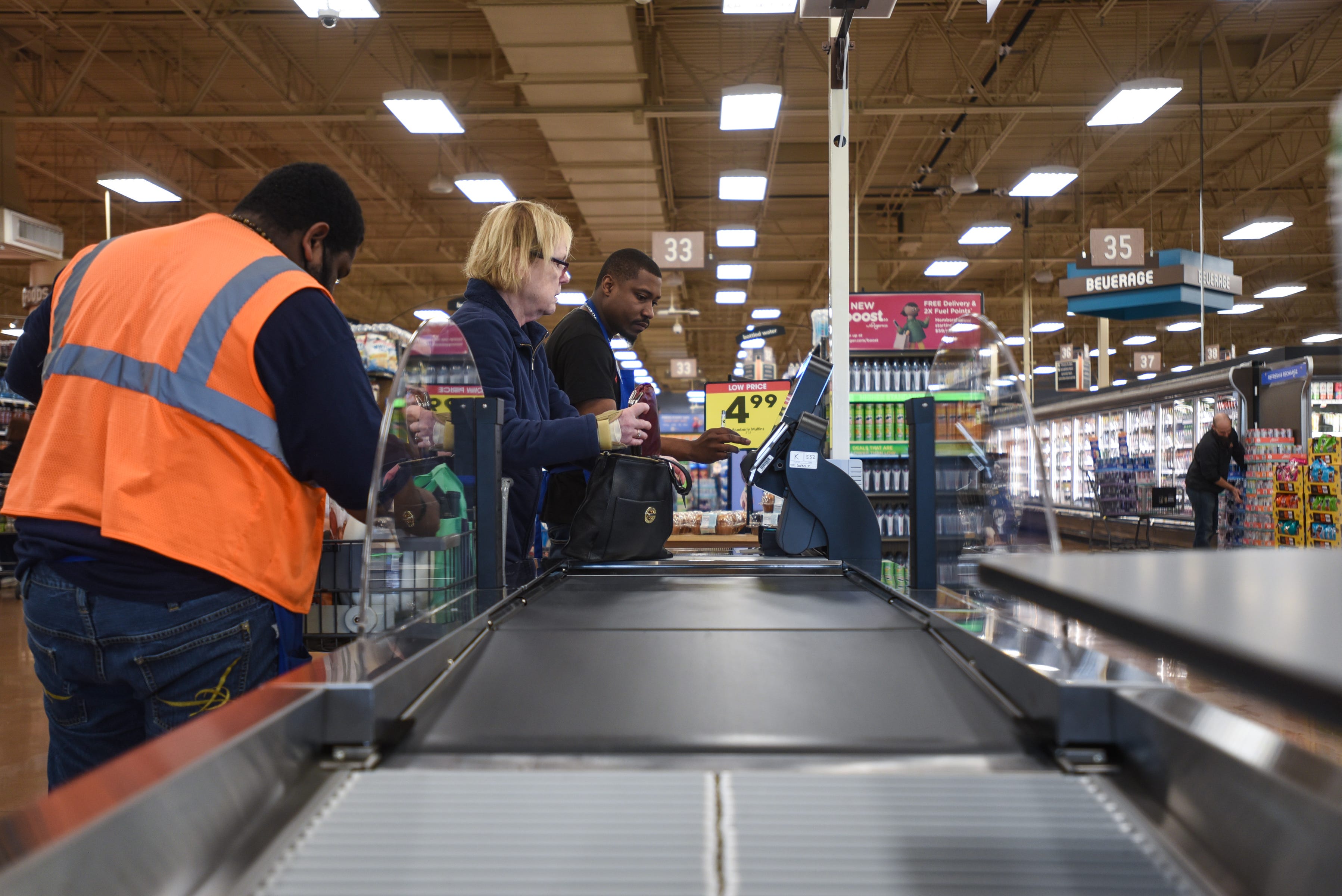 Kroger self-checkout expands test of bigger, belted lanes