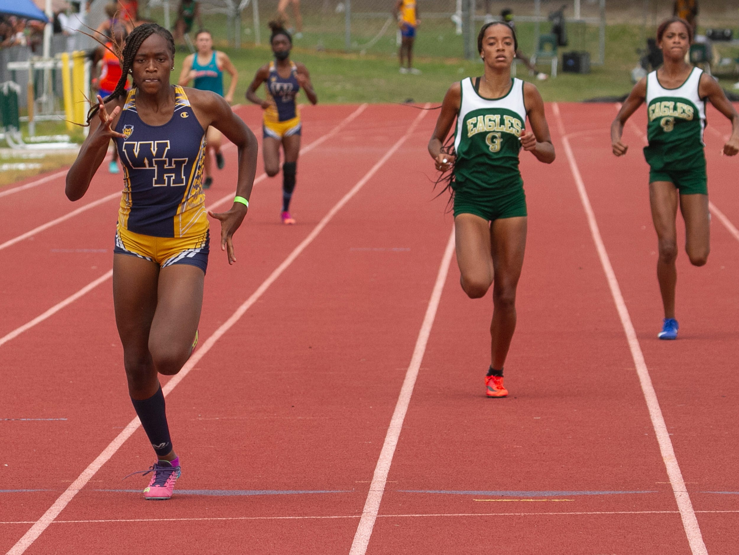 Team scores, individual winners from Saturday's district track meets