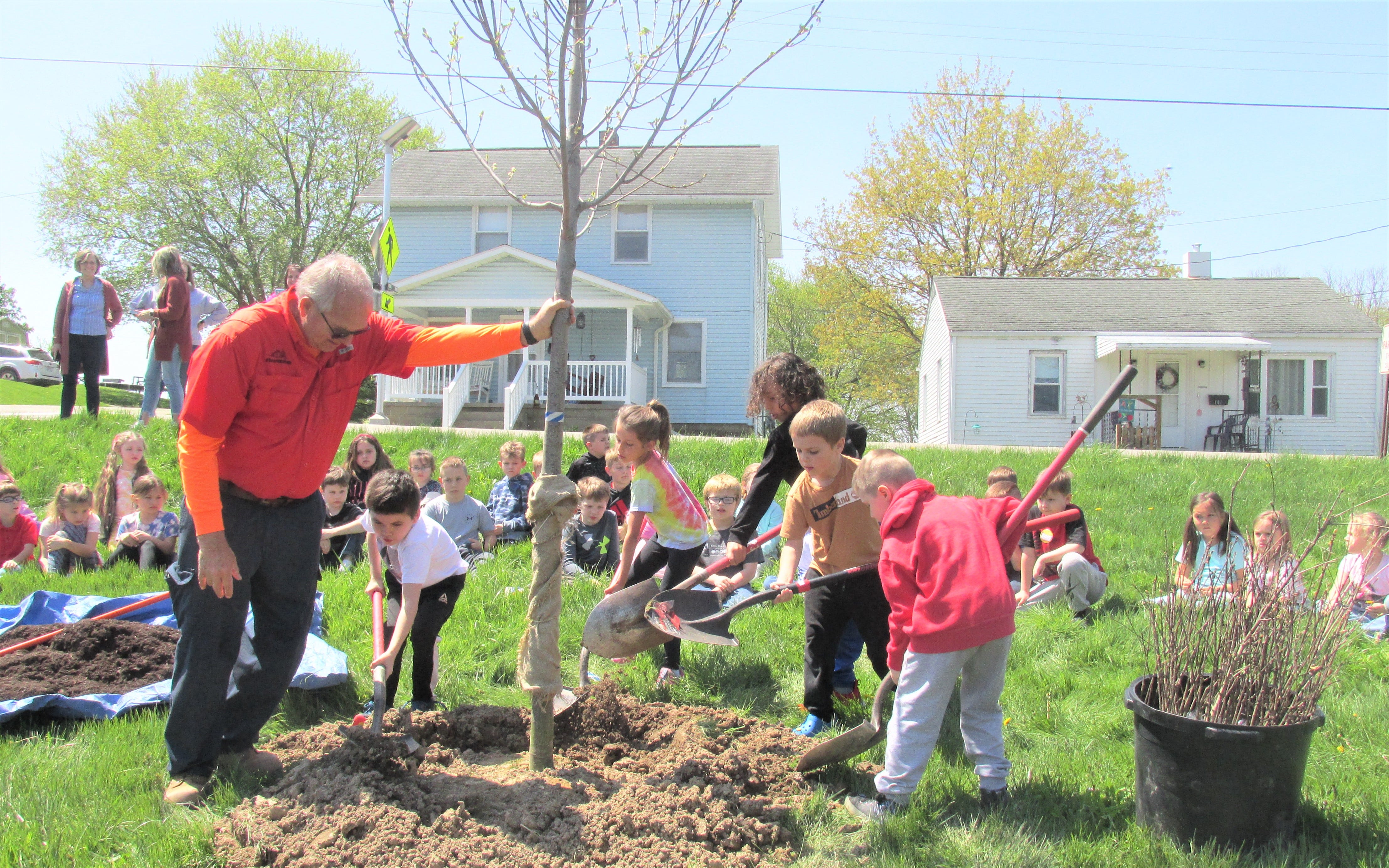 First graders dig into Arbor Day tree lesson in Millersburg