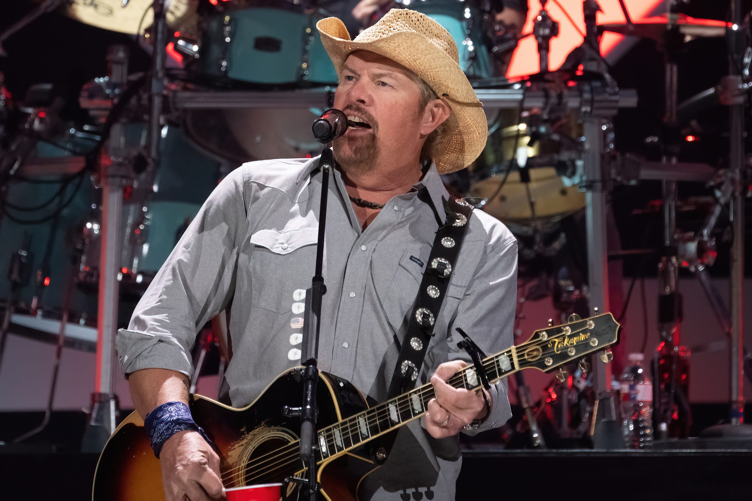 Toby Keith surprises with duet at Jeff Ruby's Lexington restaurant