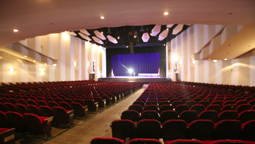 Johnny Mercer Theatre draws performers, despite Enmarket Arena success