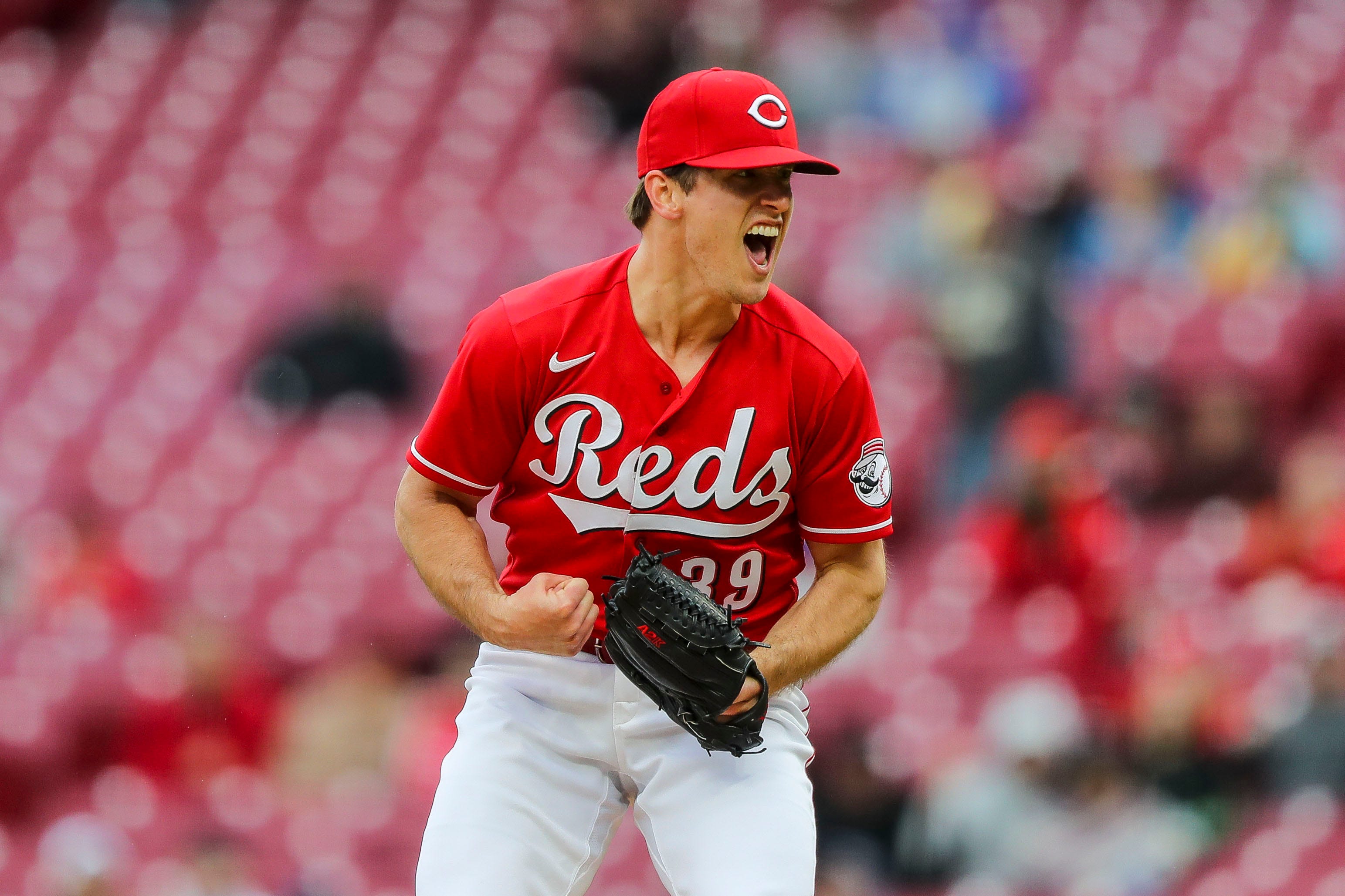 Lucas Sims sparks Reds in win vs. Pirates with bullpen outing