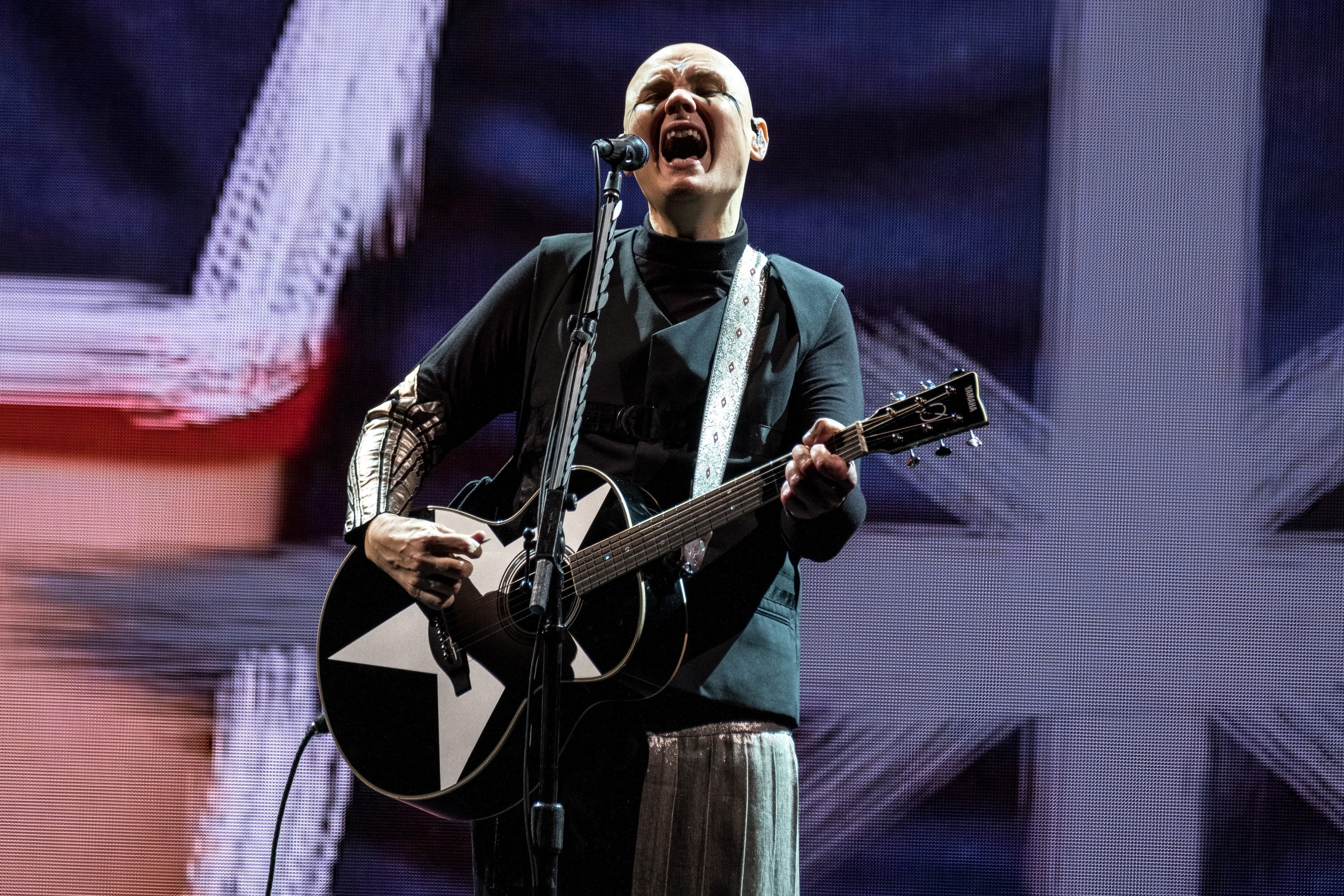 Revel in this '93 acoustic rendition of Smashing Pumpkins' 'Mayonaise'