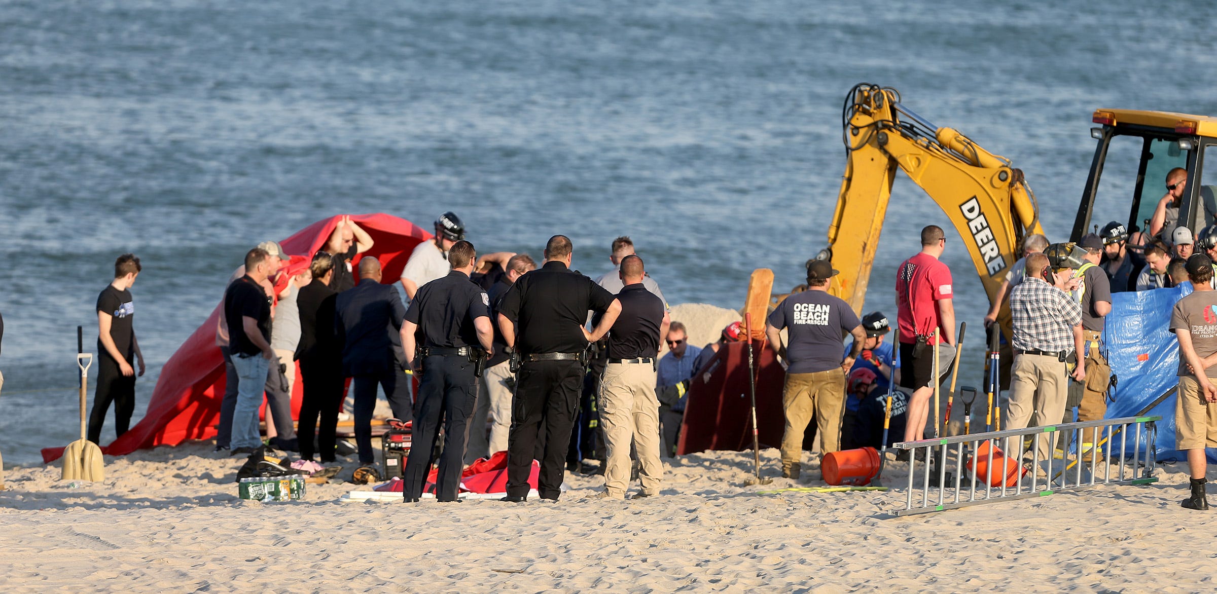 New Jersey beach death: Sand collapsed, trapped siblings digging hole