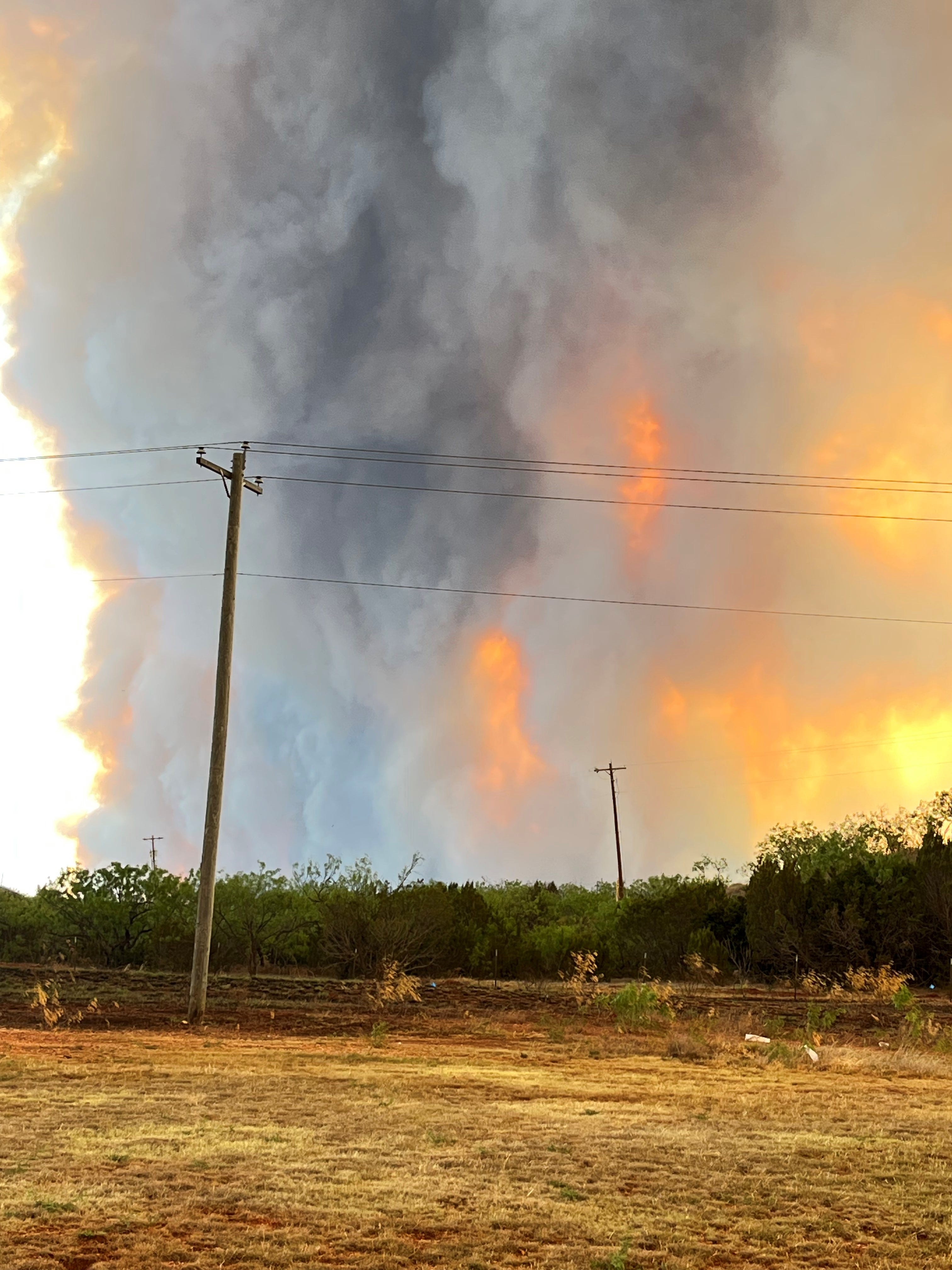 Mesquite Heat Fire reaches almost 10,000 acres, burns about 25 homes