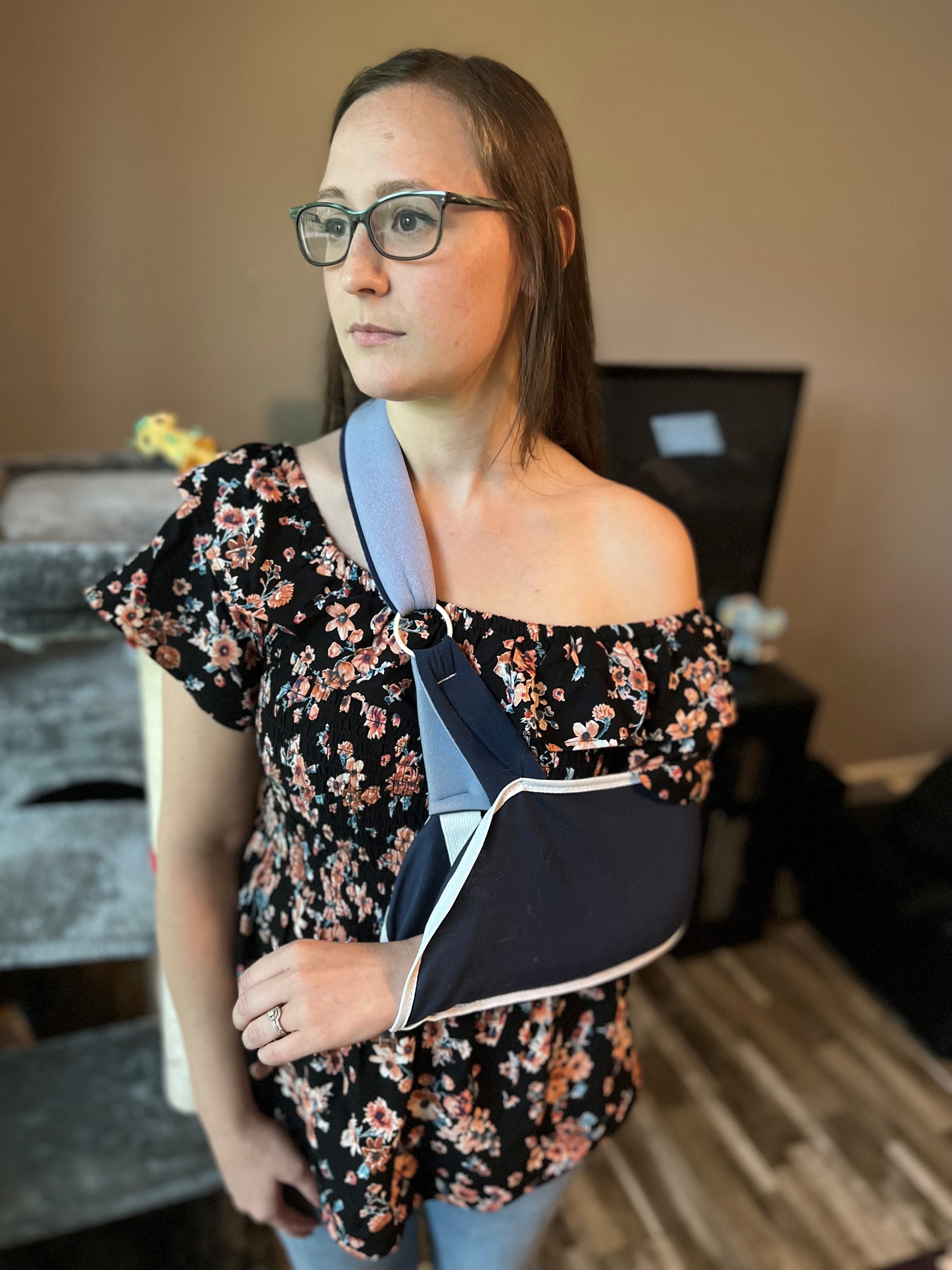 Tennessee kindergarten teacher tackles intruder at elementary school