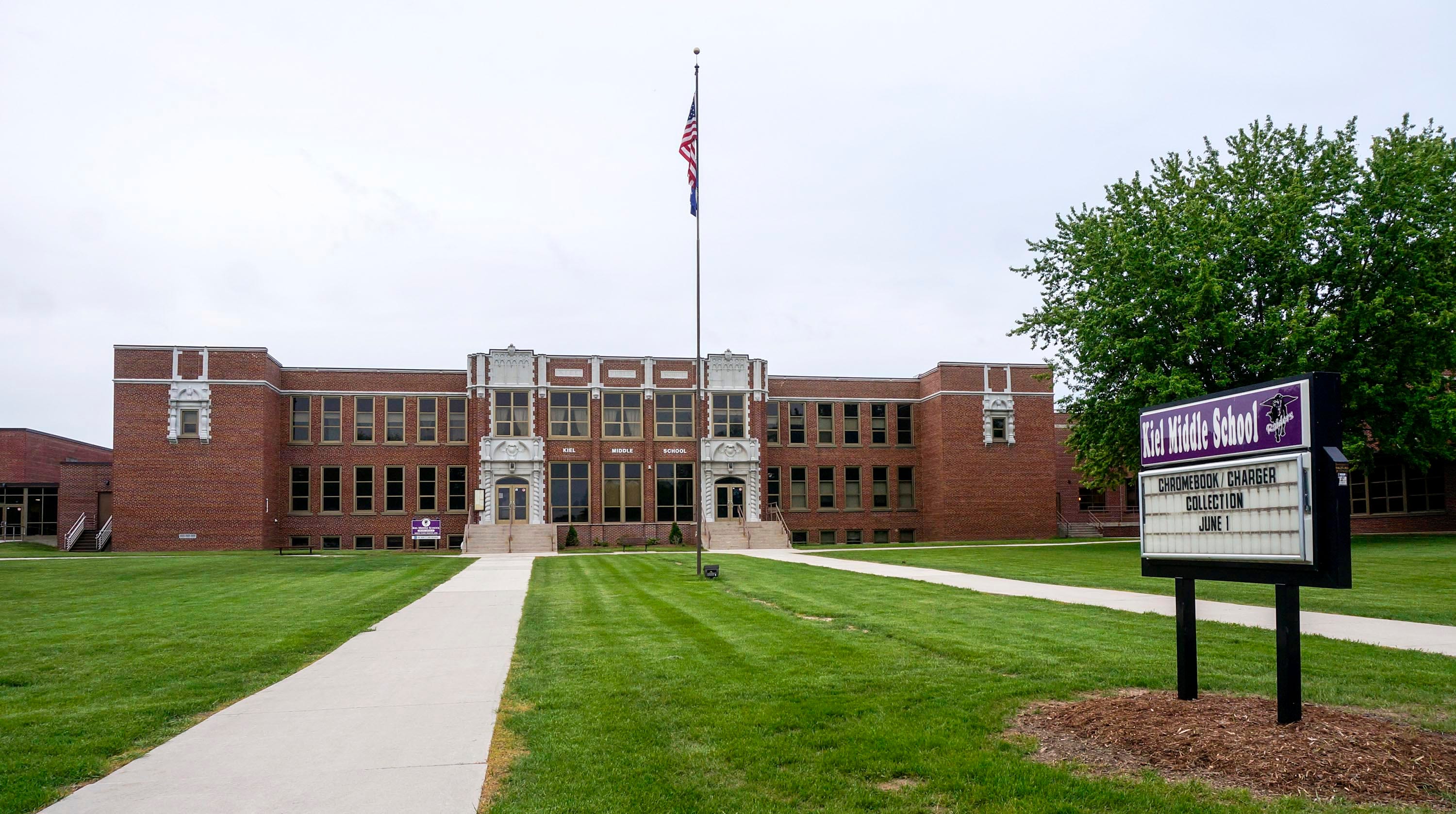 Kiel police investigate 4th bomb threat at Kiel Middle School