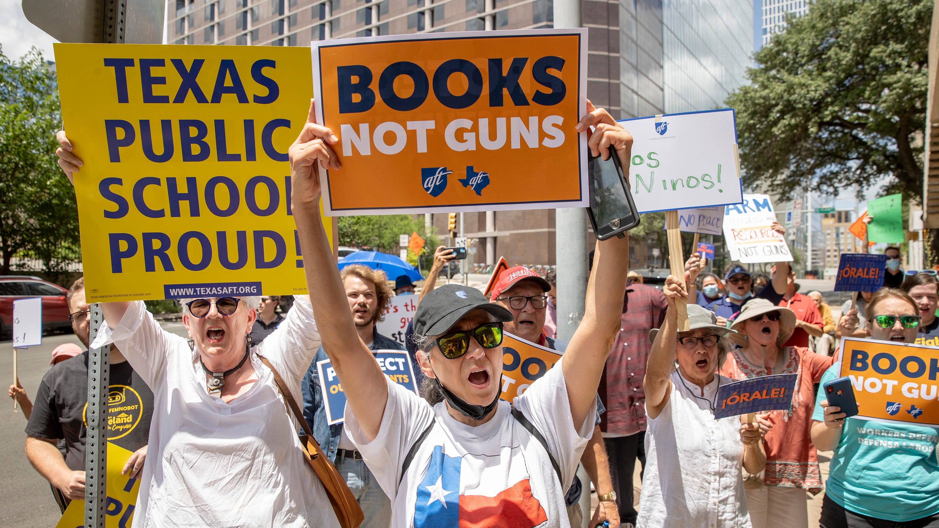 Teachers call on Ted Cruz to support gun control after Uvalde shooting Teachers call on Ted Cruz to support gun control after Uvalde shooting