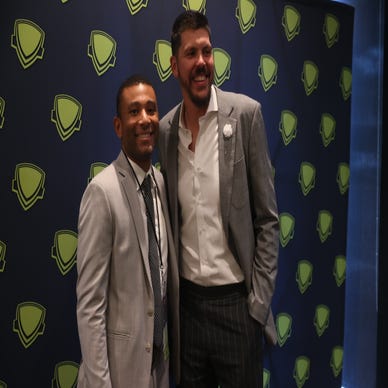 Jamond Bullock ‘elevates’ his art with two new murals featured at the ...