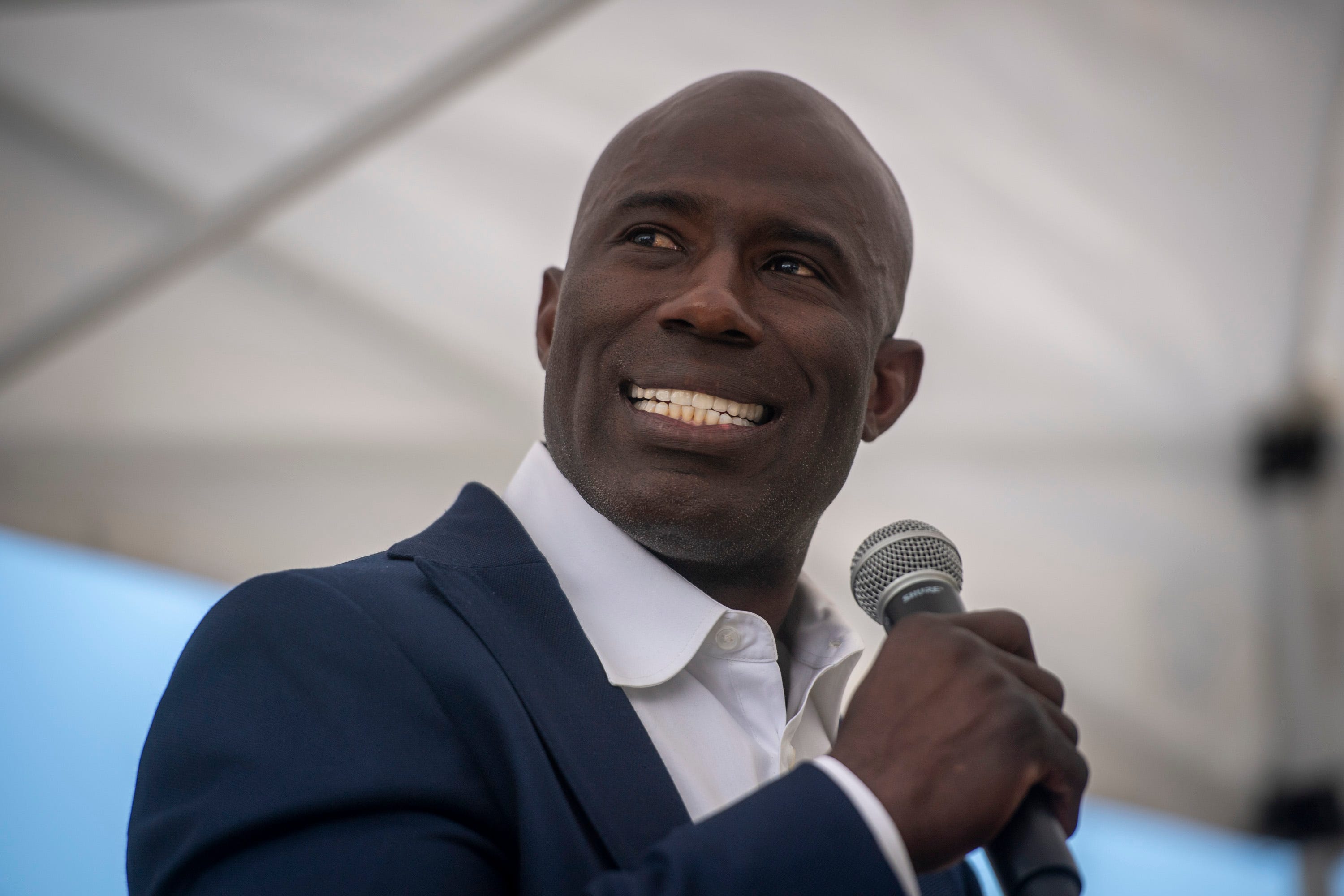 Former Denver Broncos star Terrell Davis pleased with new owners, QB