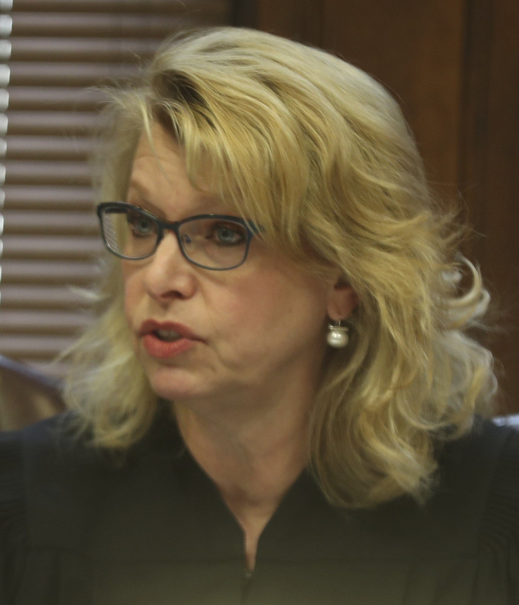 Mansfield man requests that attorneys take the lead in his murder case