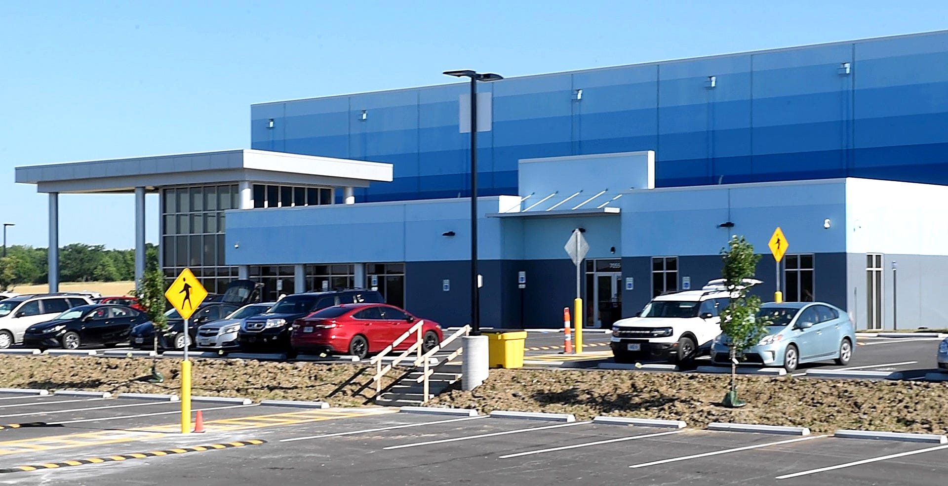 Amazon delivery station opens near Columbia Regional Airport