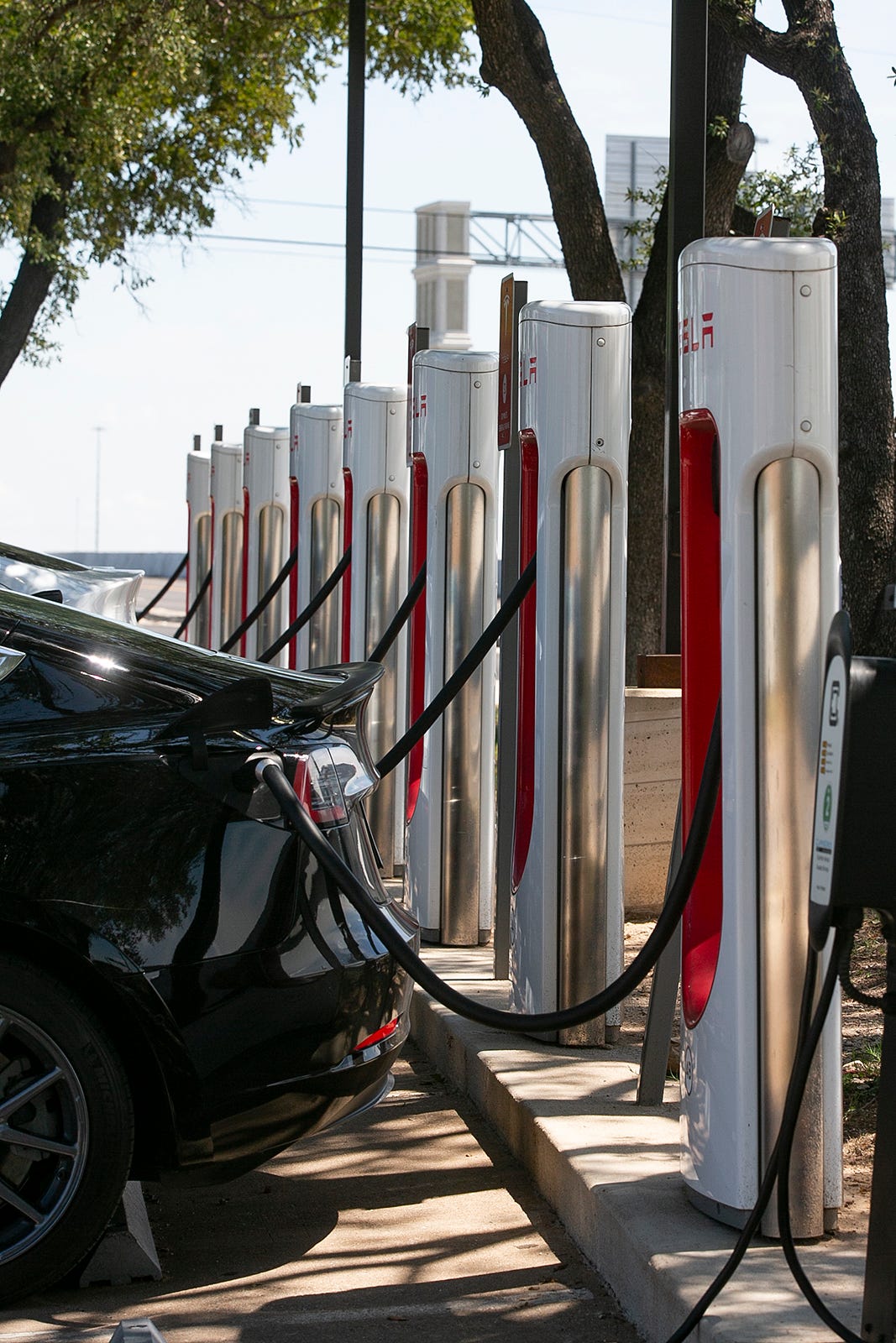 UT Austin researchers develop electrode to improve EV batteries