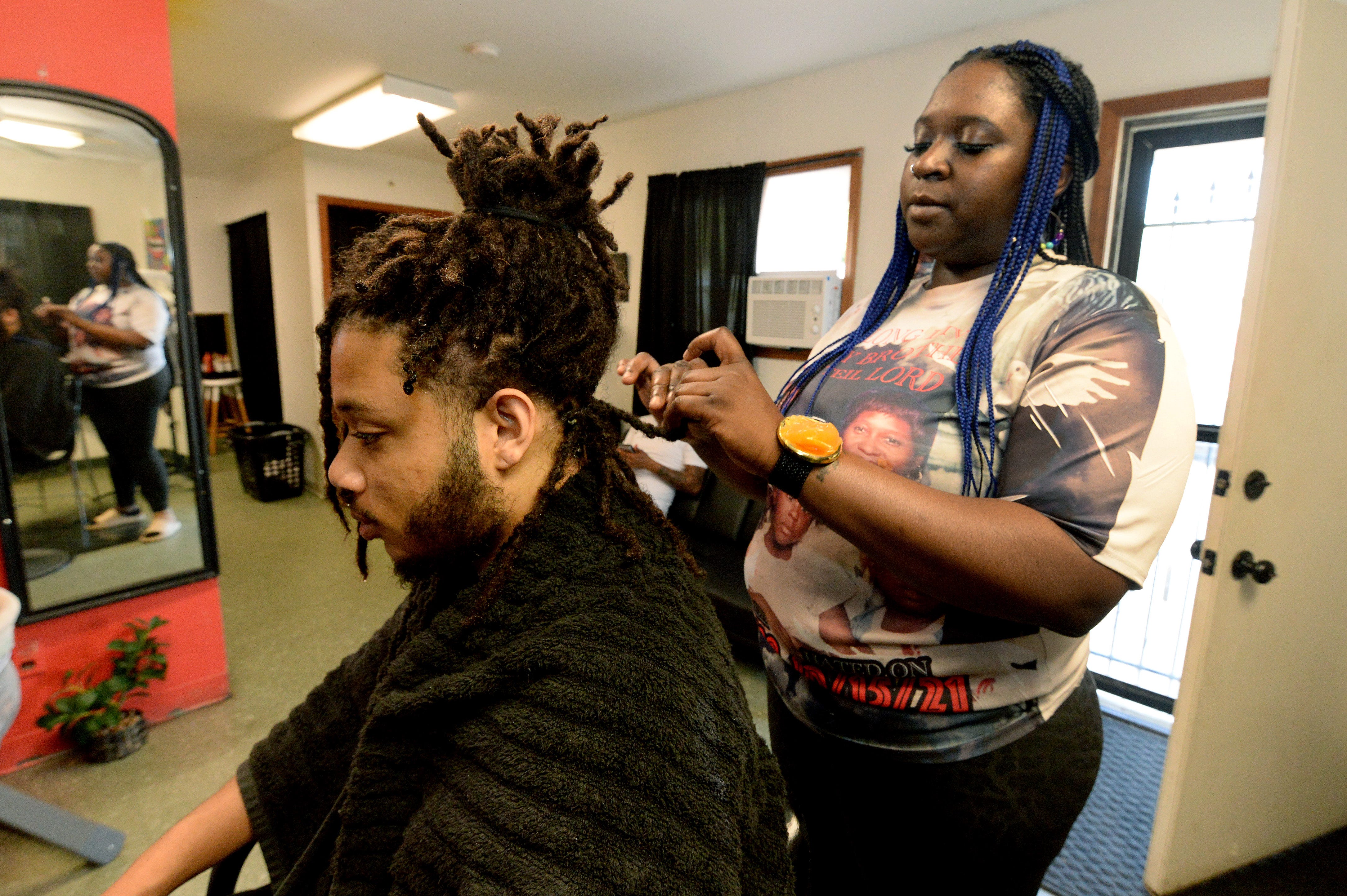 Illinois CROWN Act prohibits hair discrimination in the workplace
