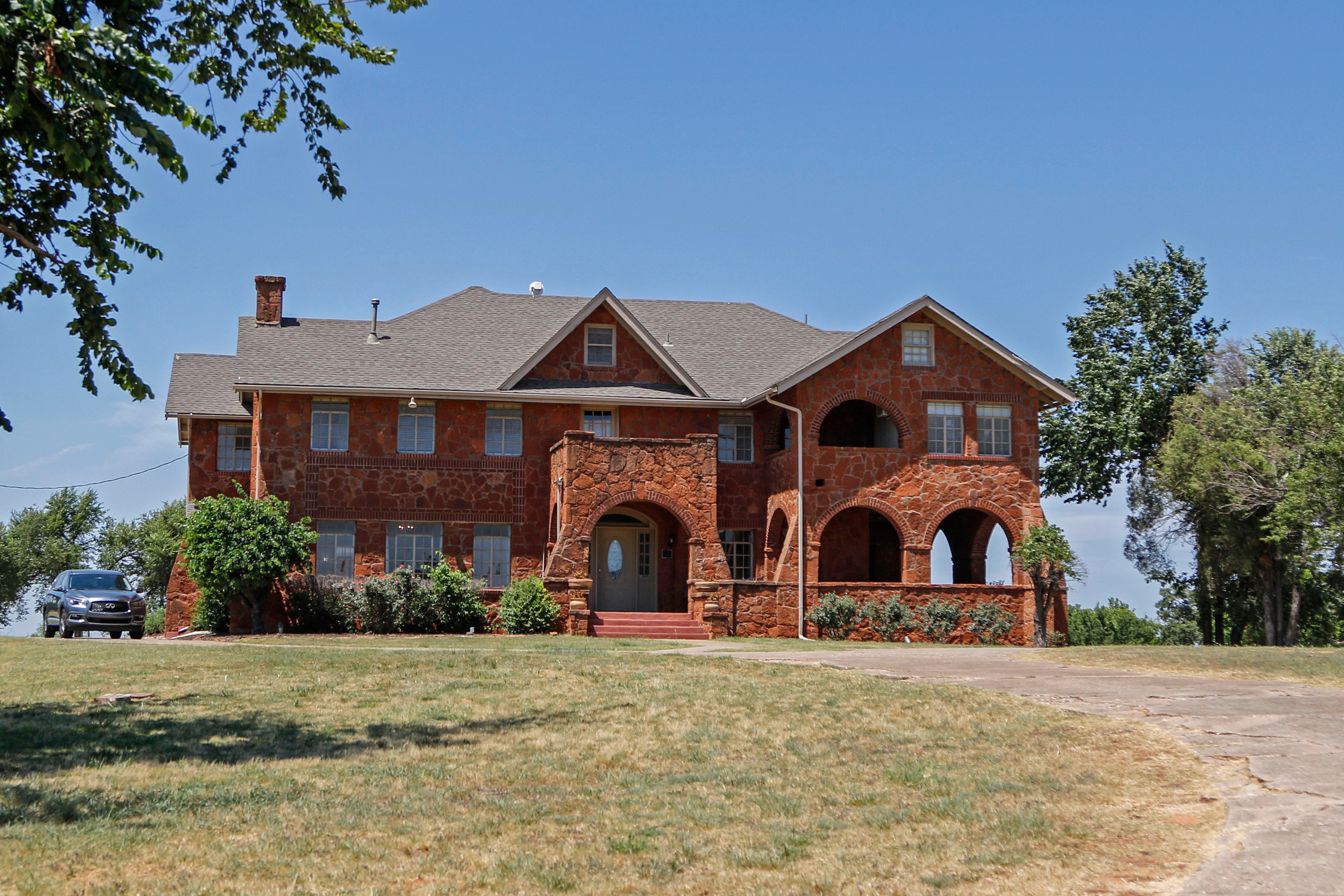 Couple buy historical Black-owned mansion to share a piece of history