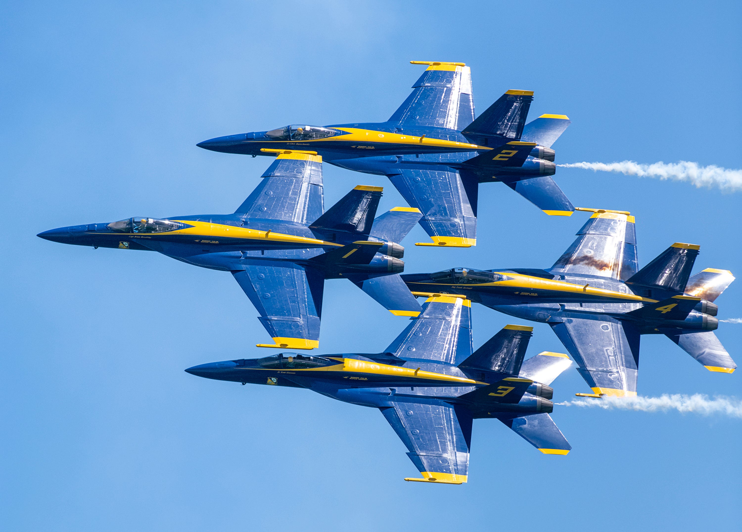 First female Blue Angel F-18 pilot U.S. Navy Lt. Amanda Lee makes history