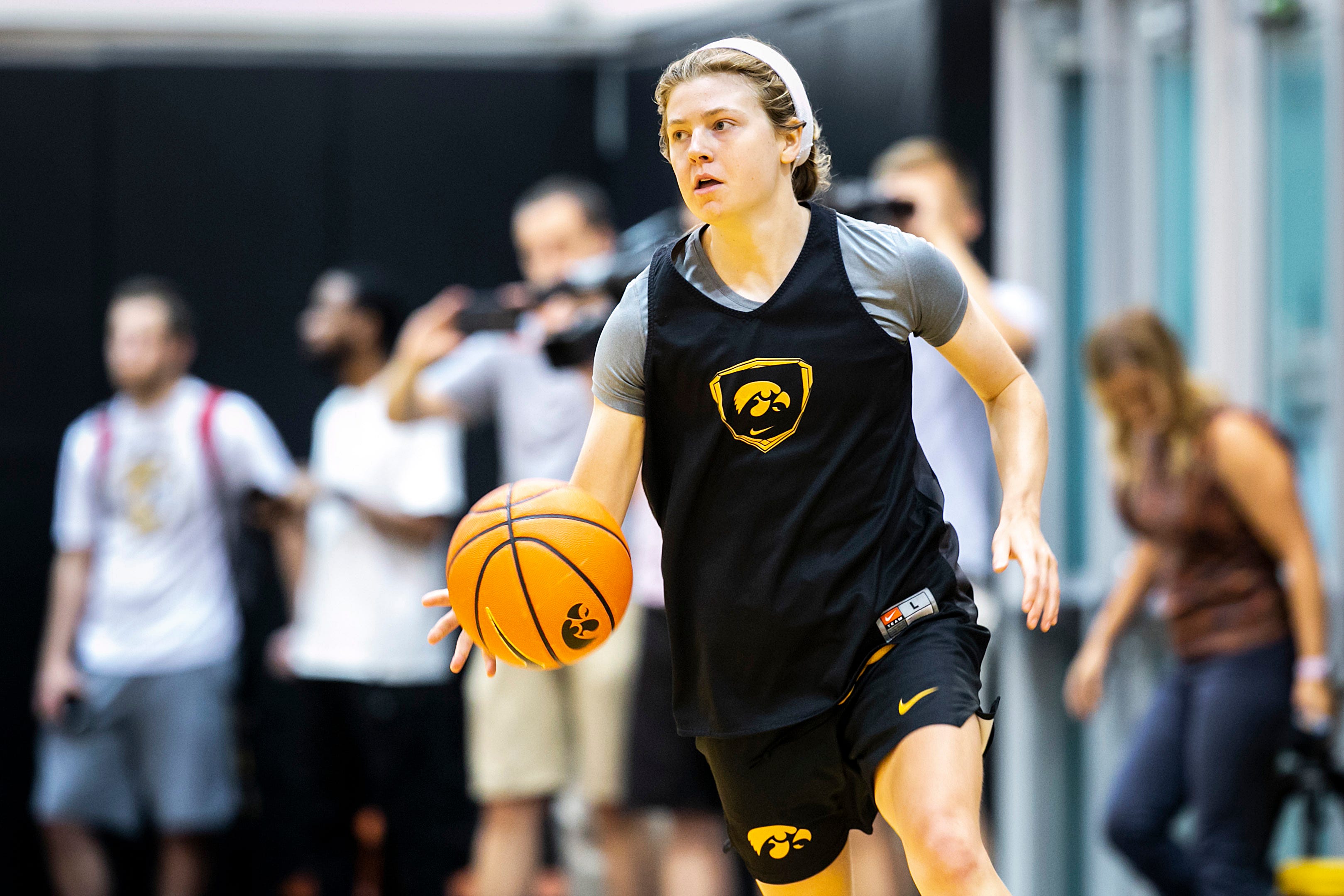 Iowa basketball's Molly Davis, Hannah Stuelke making early impressions